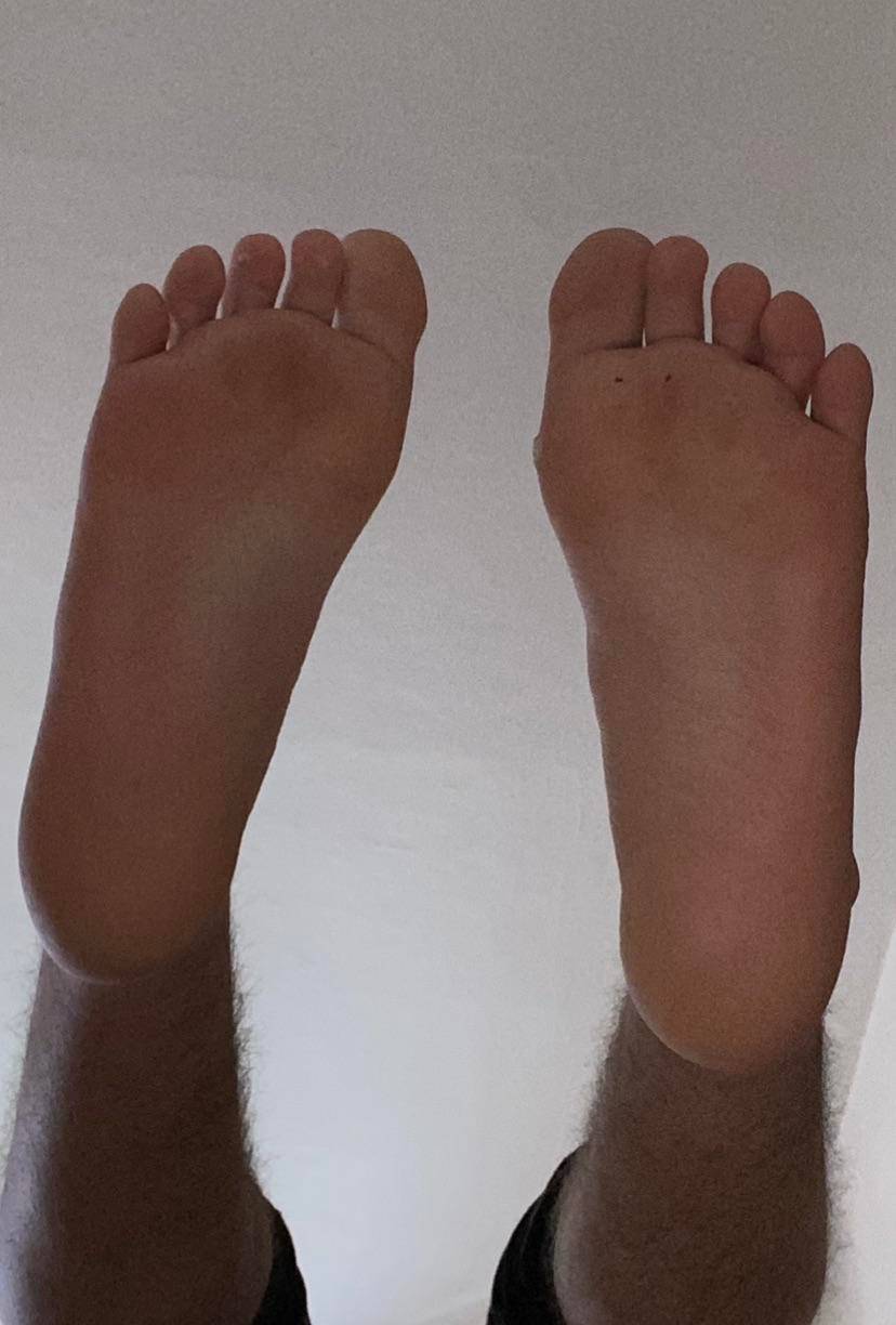 My English Twink Feet Need Worshipping Scrolller