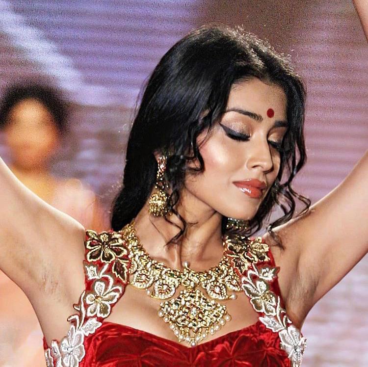 When raise her armpits, so that you can cum on them 💦 Her delicious armpits should be salty and ...