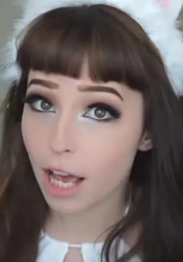 When She Sees How Big It Is Scrolller
