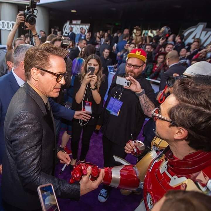 💥 When Tony Stark meets Robert Downey Jr 😎 | Scrolller
