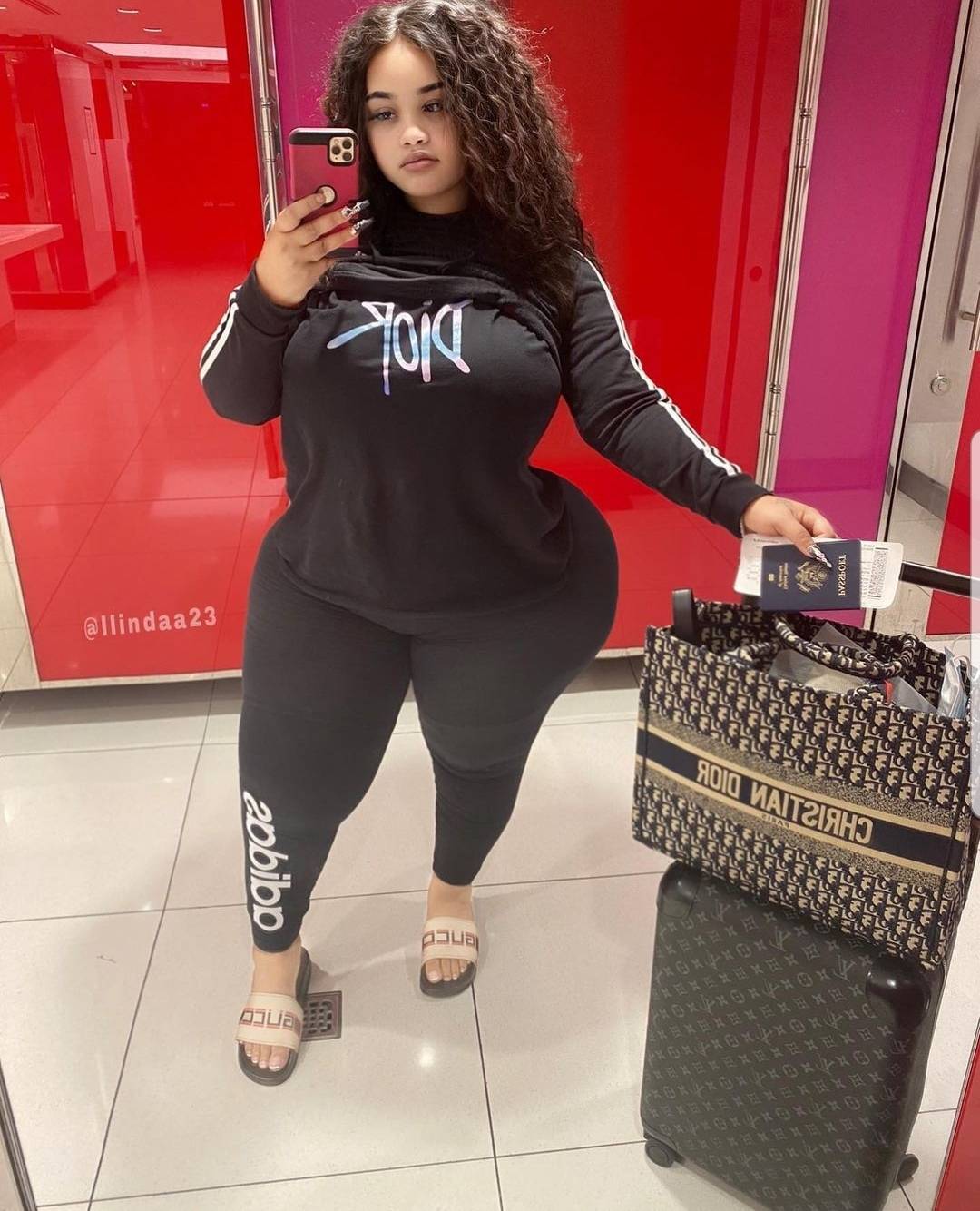 When you can see the fake ass from the front 🤣🤣🤣😍😍😍😍 | Scrolller