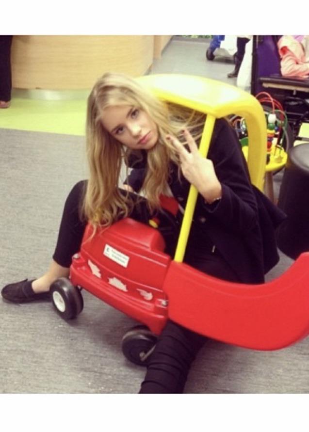 When you fully scroll down her insta, and find this 😂😂 she definitely was one of the cool kids 😝 ...