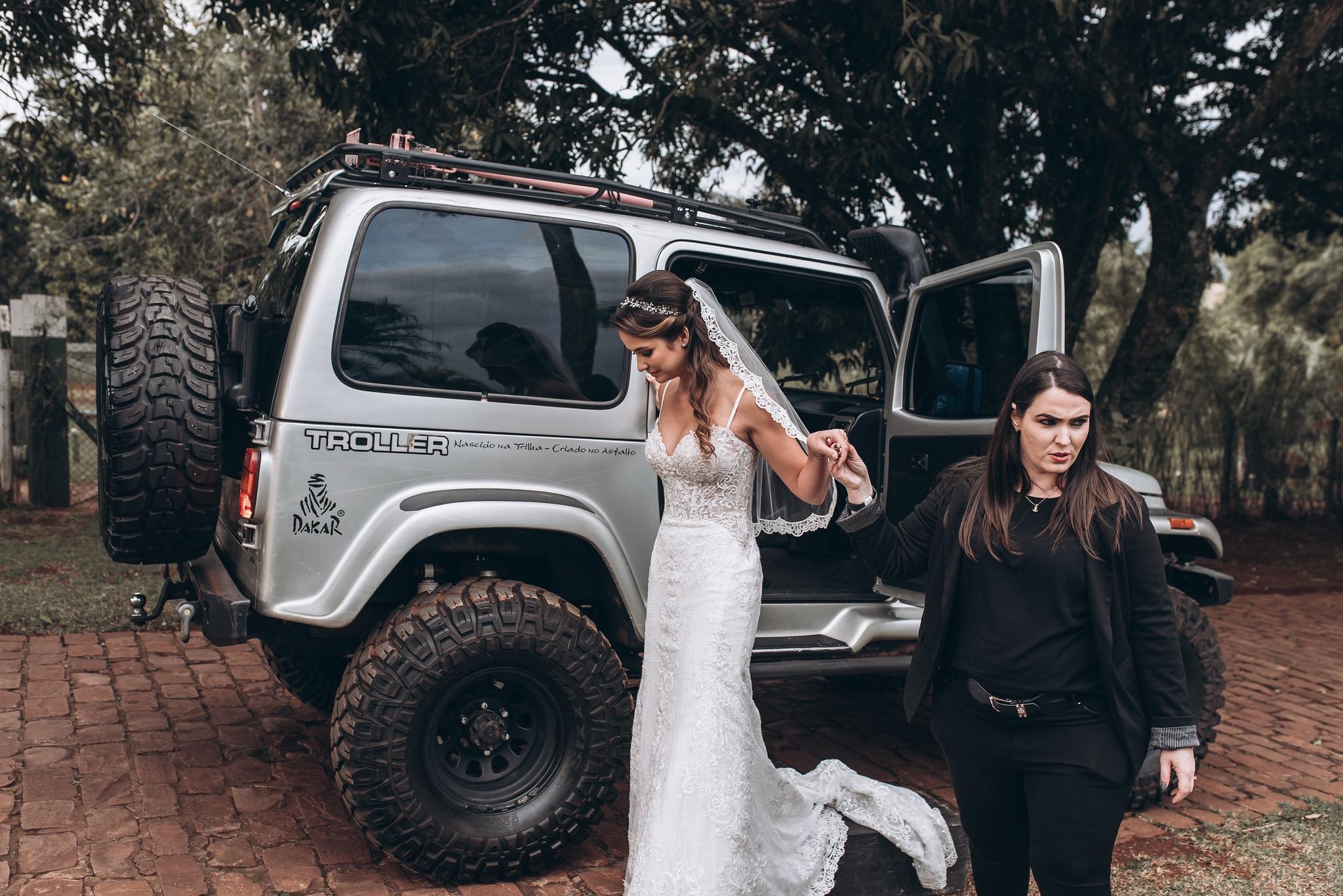 When your wife shows up in the Jeep of Brasil (Troller) | Scrolller