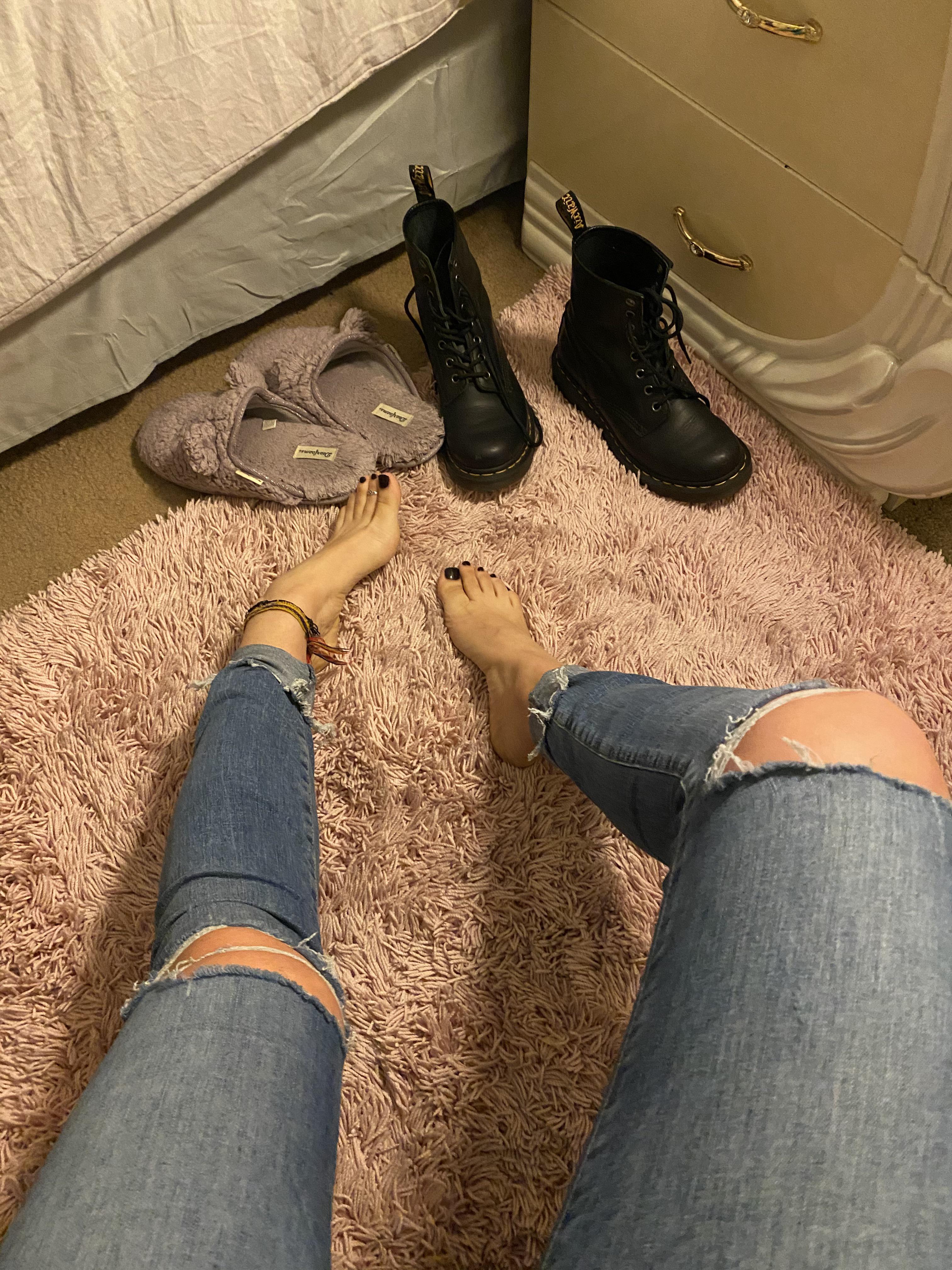 Guess my shoe size | Scrolller