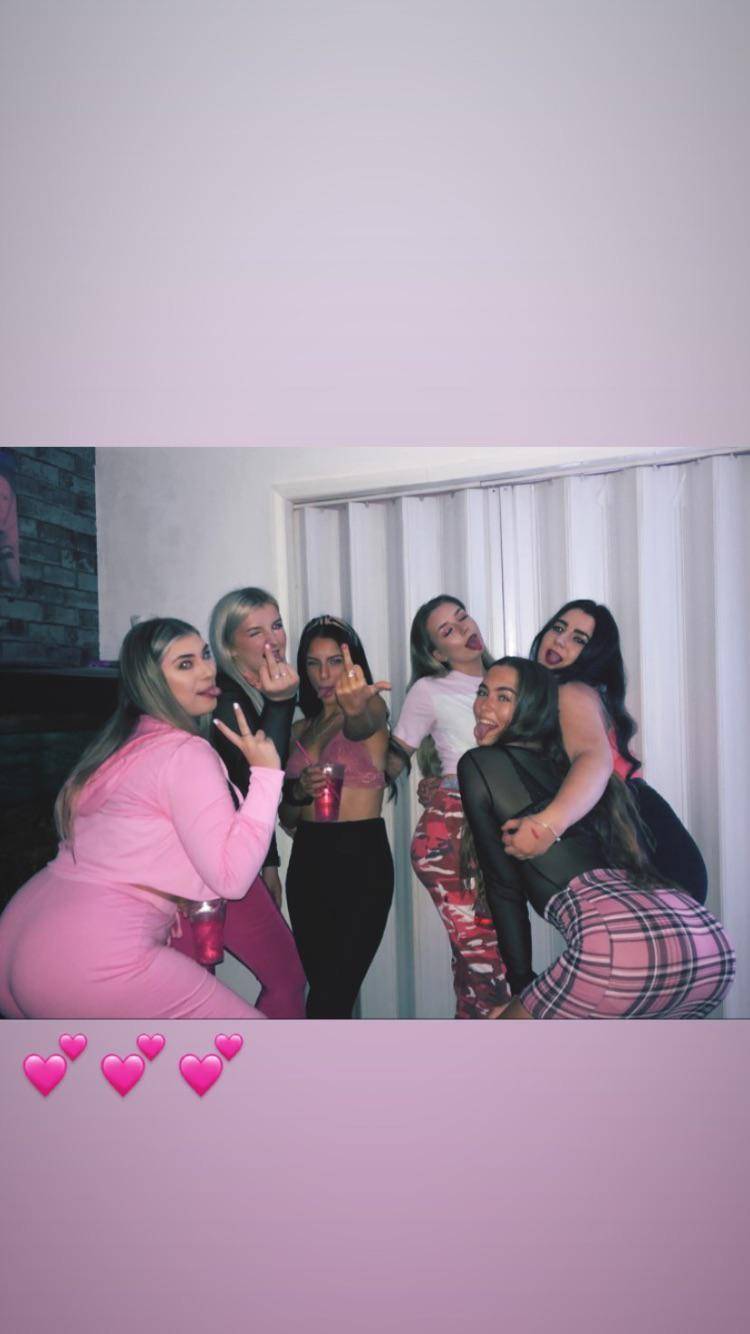 Who are you gonna choose [6] | Scrolller