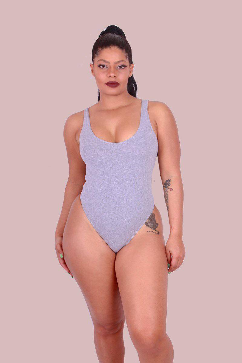 Who has this pic of her turned around? | Scrolller