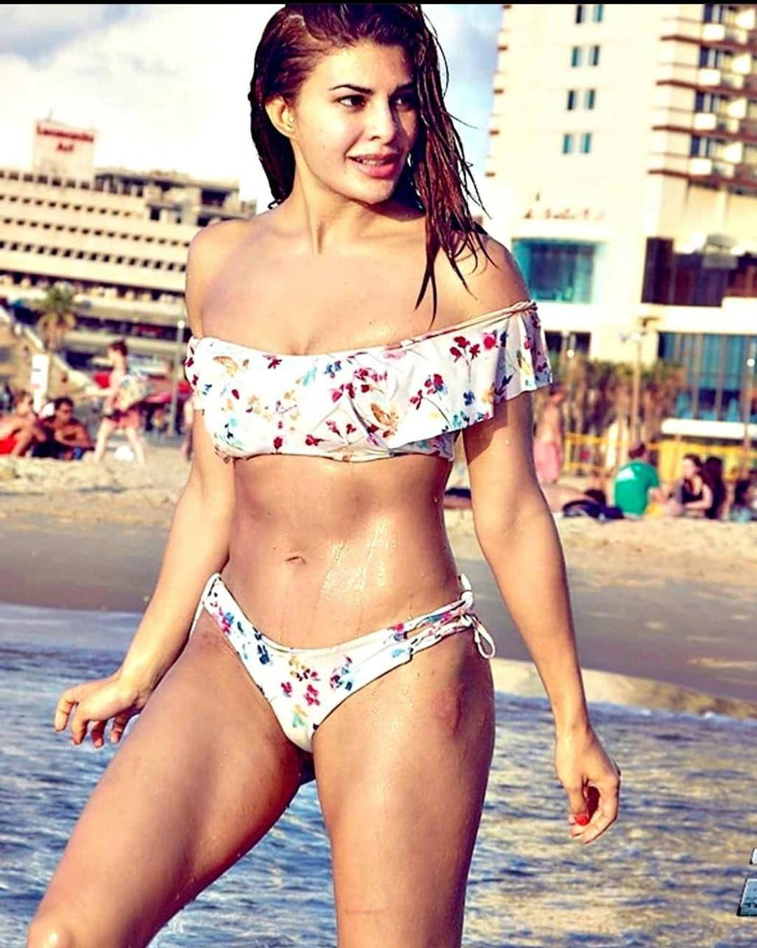 Who let Jacqueline to sit on their face | Scrolller