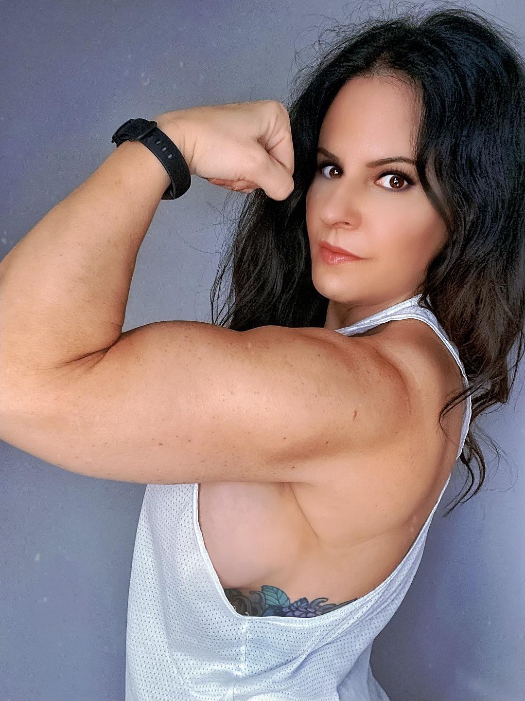 Who likes girls with biceps? | Scrolller