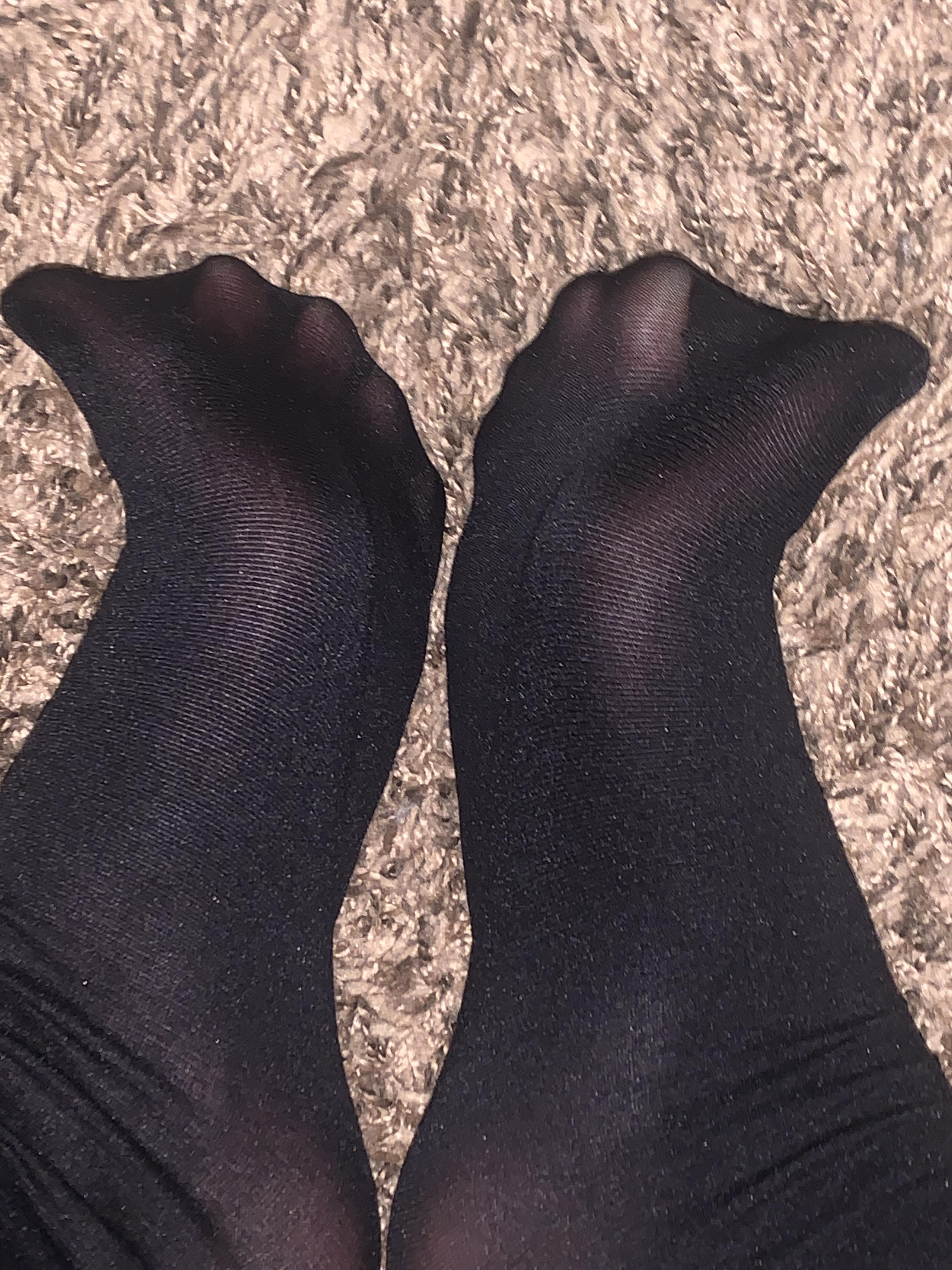 who likes the black nylon tights? | Scrolller