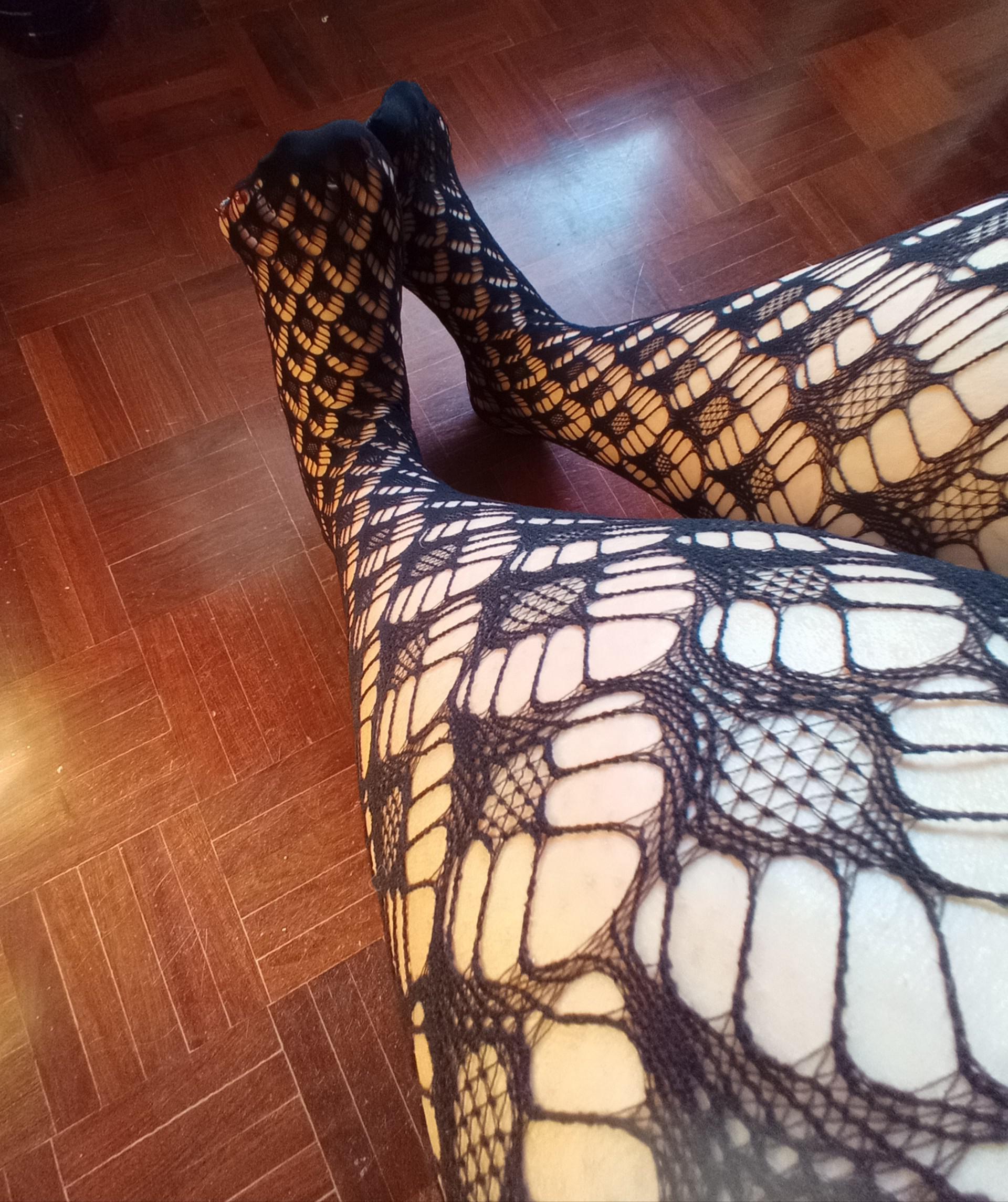 Who loves net socks?? (female) | Scrolller