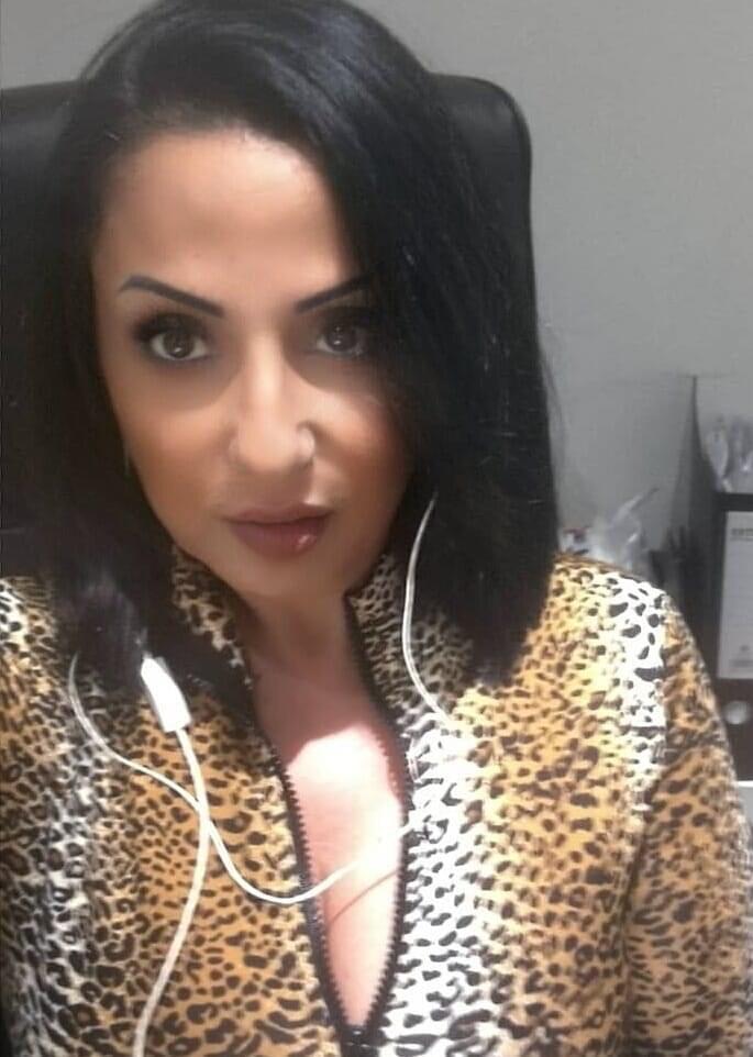 Who’s into Arab moms? Would you fuck her? | Scrolller