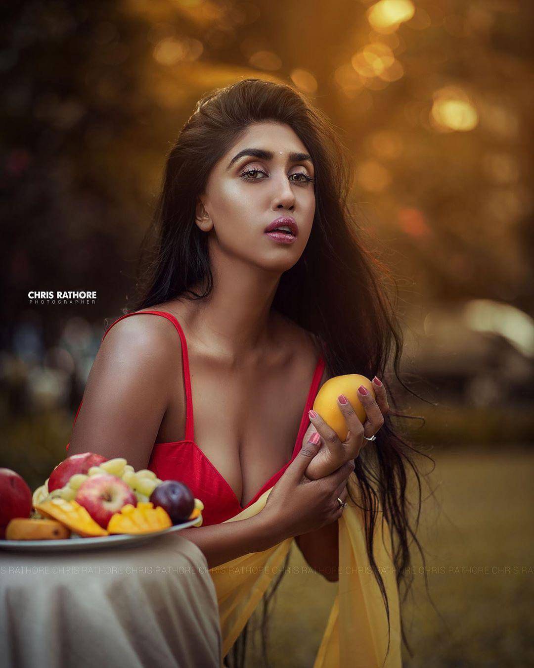 Who wana have those mangoes? | Scrolller