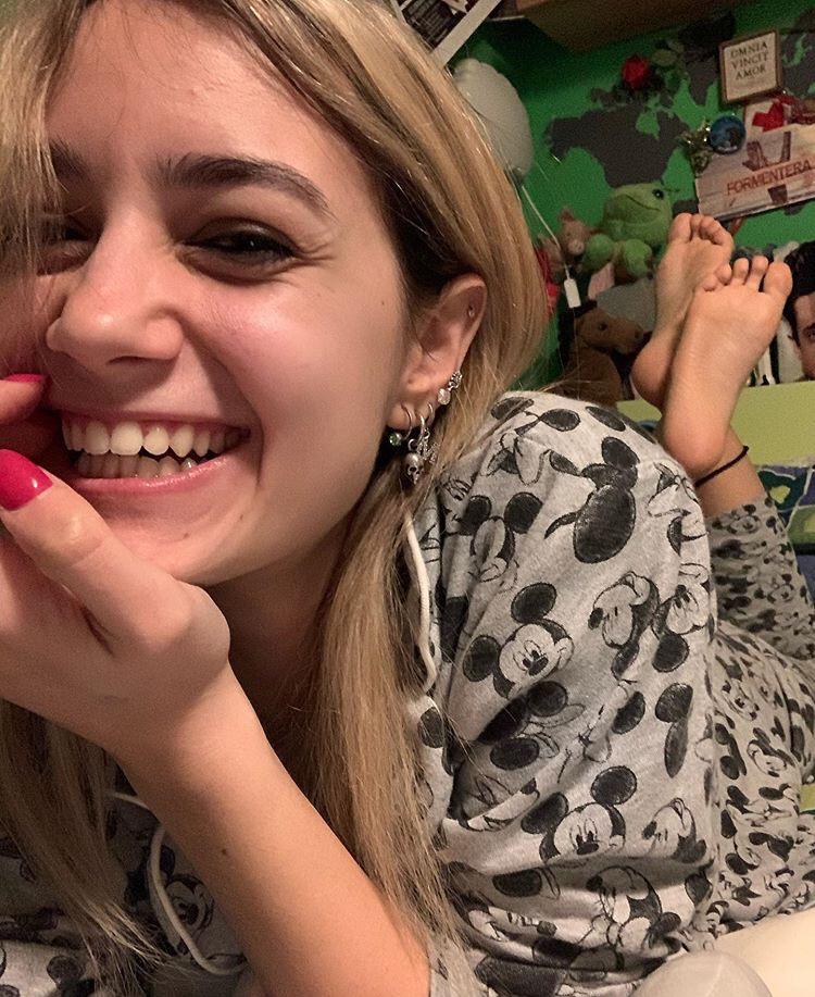 Who Want Tribute Her Beautiful Soles Scrolller