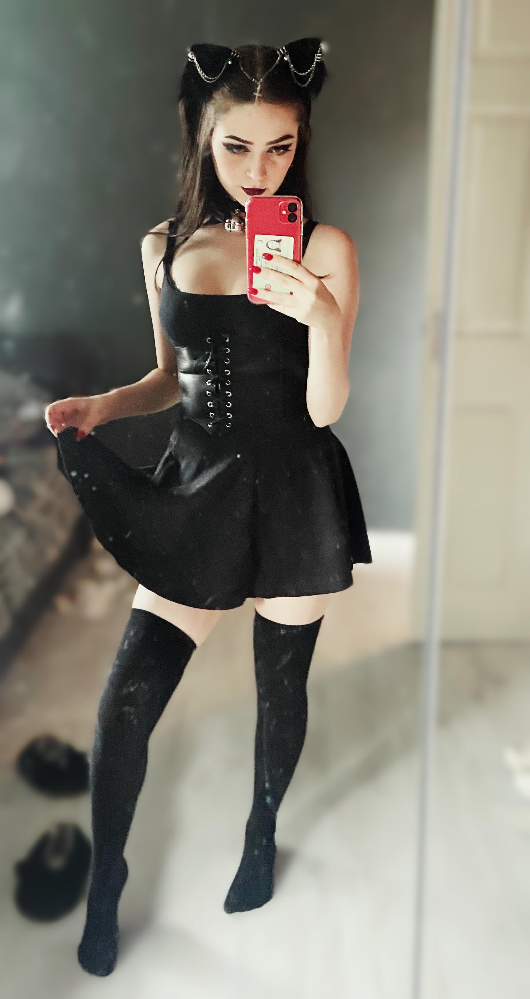 Who wants a goth kitty gf then? | Scrolller