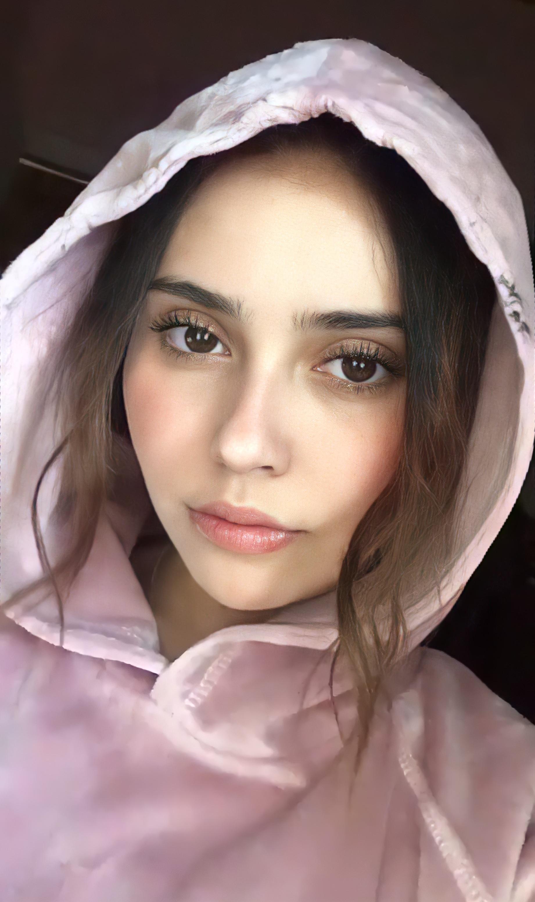 Who wants this pretty face | Scrolller