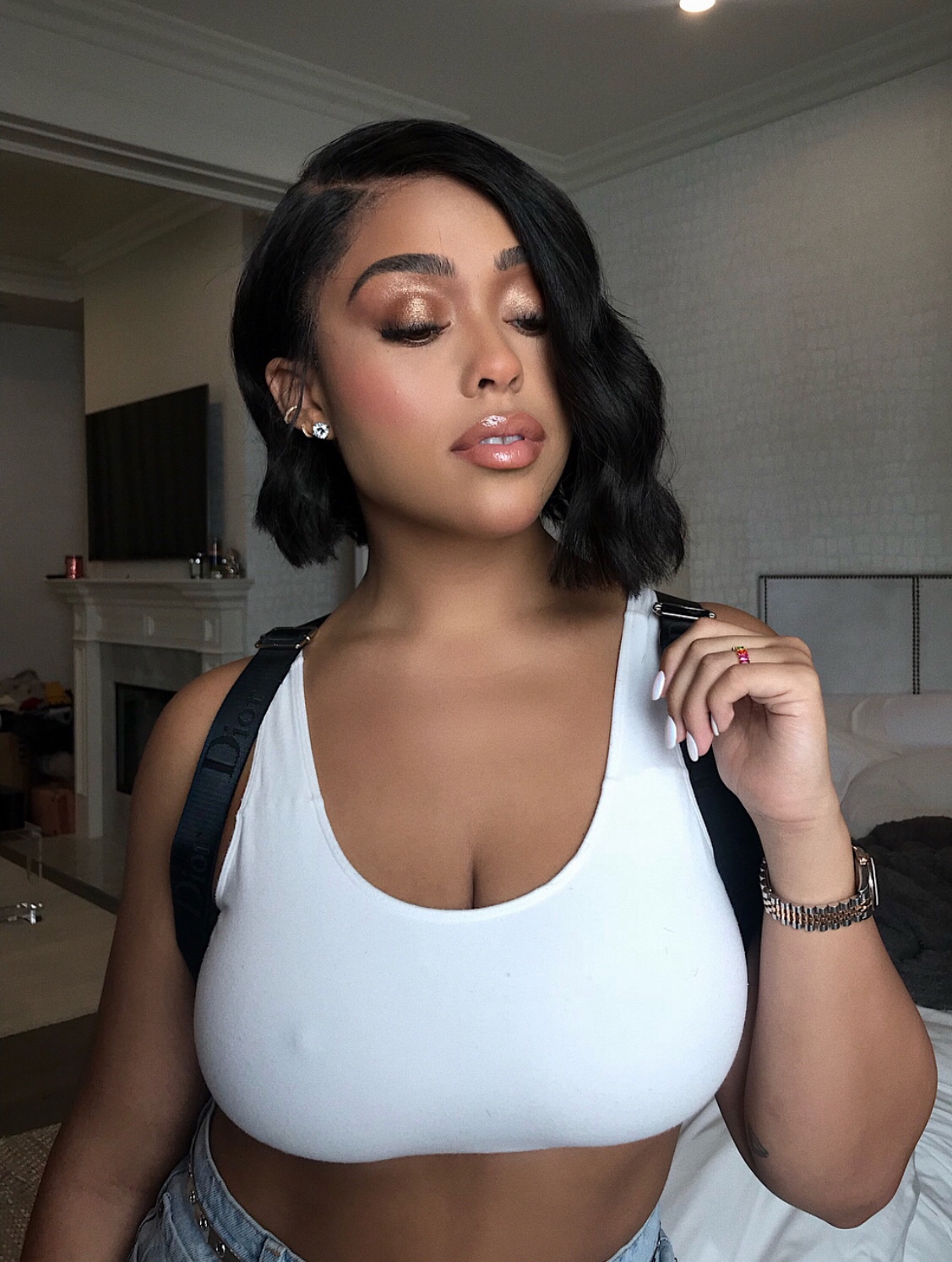 Who wants to be a MOD Hit me up ? | Scrolller