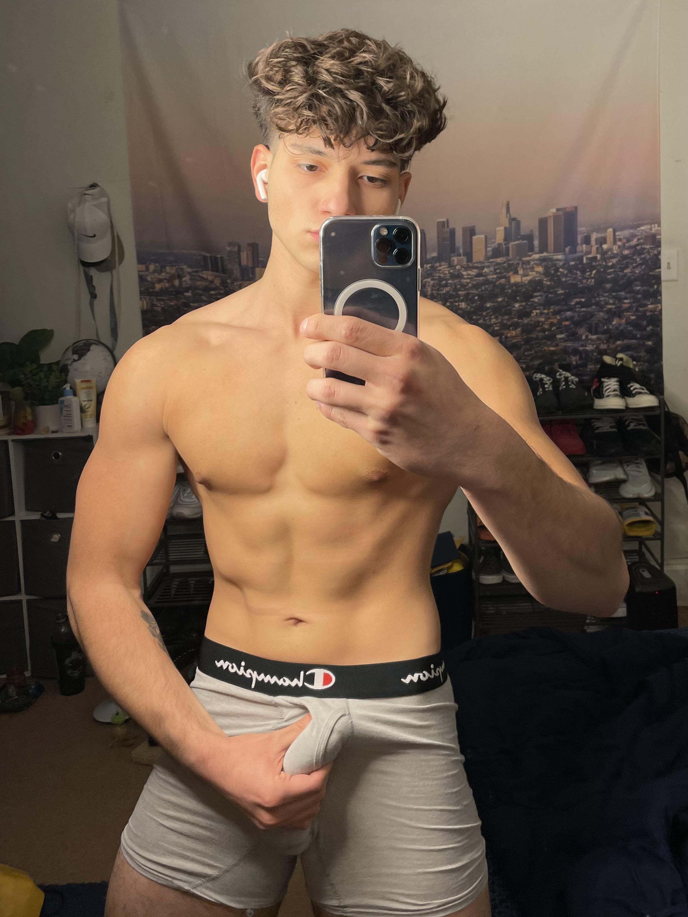 Who wants to come over | Scrolller