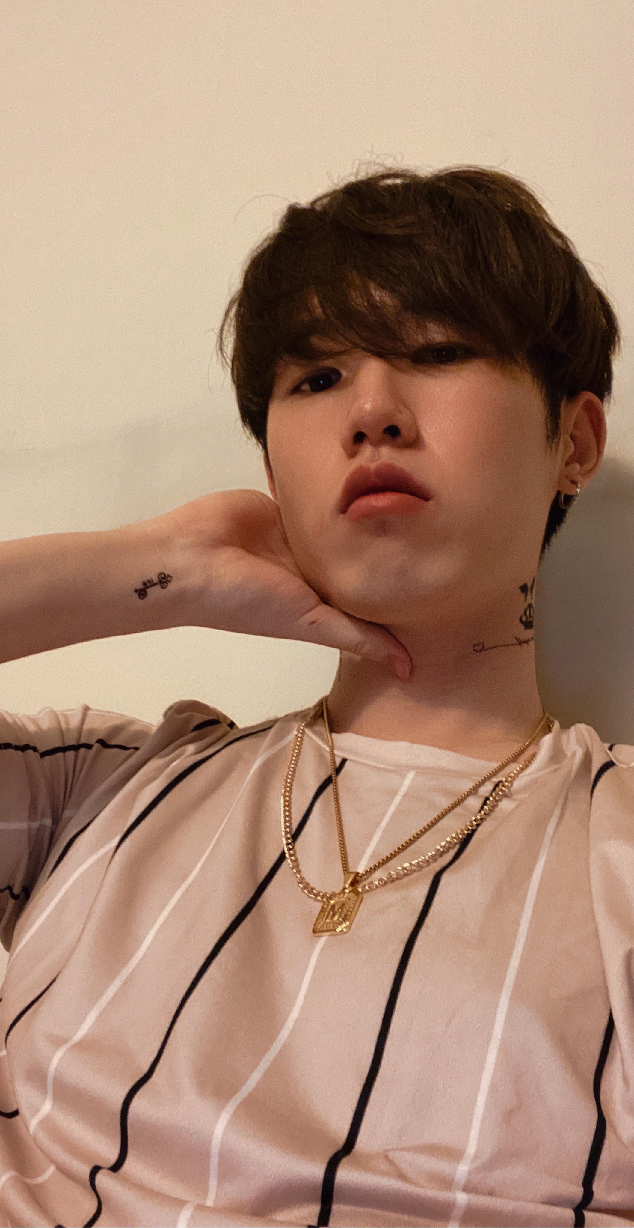 Who wants to cum over and cuddle with me !? 😳😖 | Scrolller