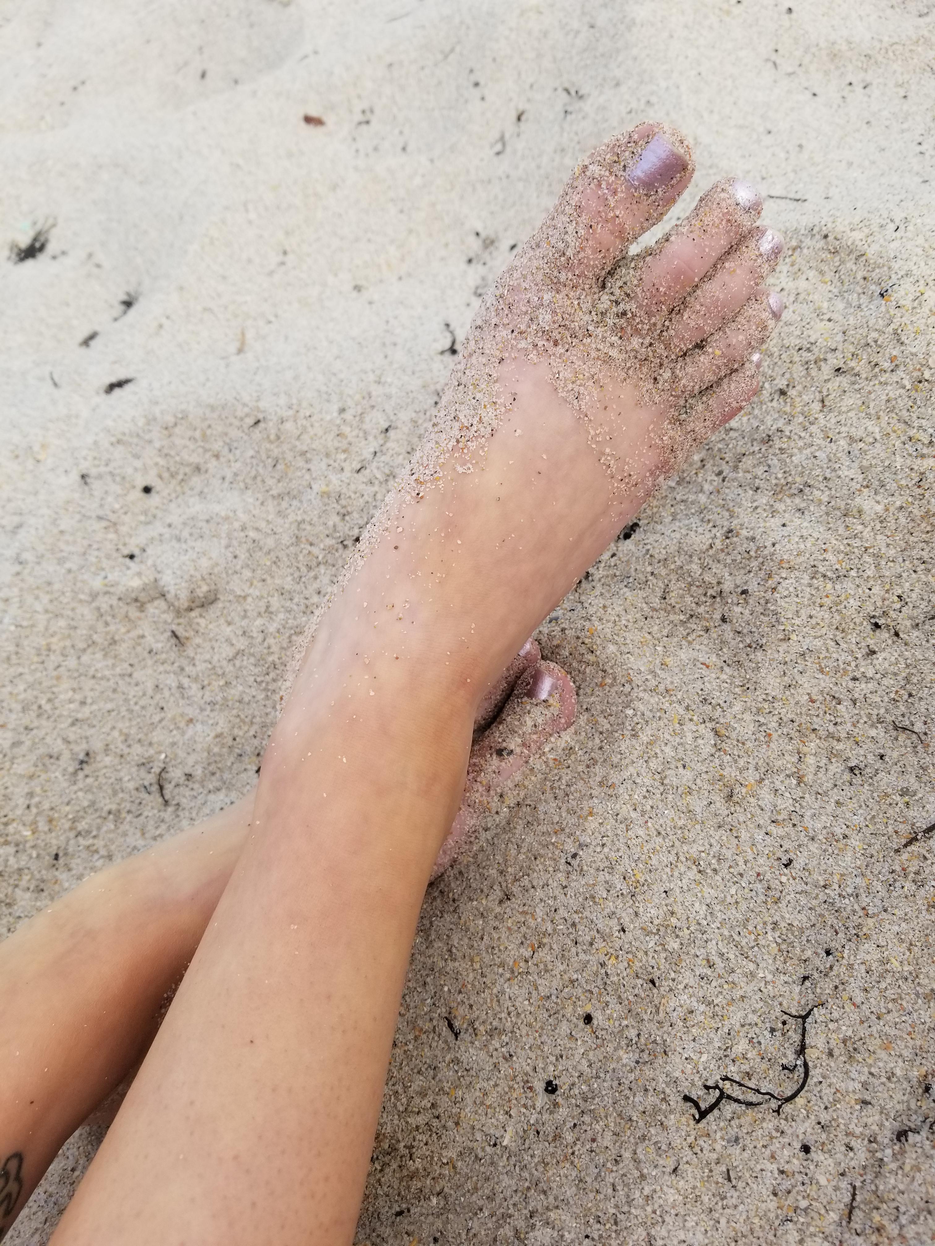 Who would lick the sand off goddess' toes | Scrolller