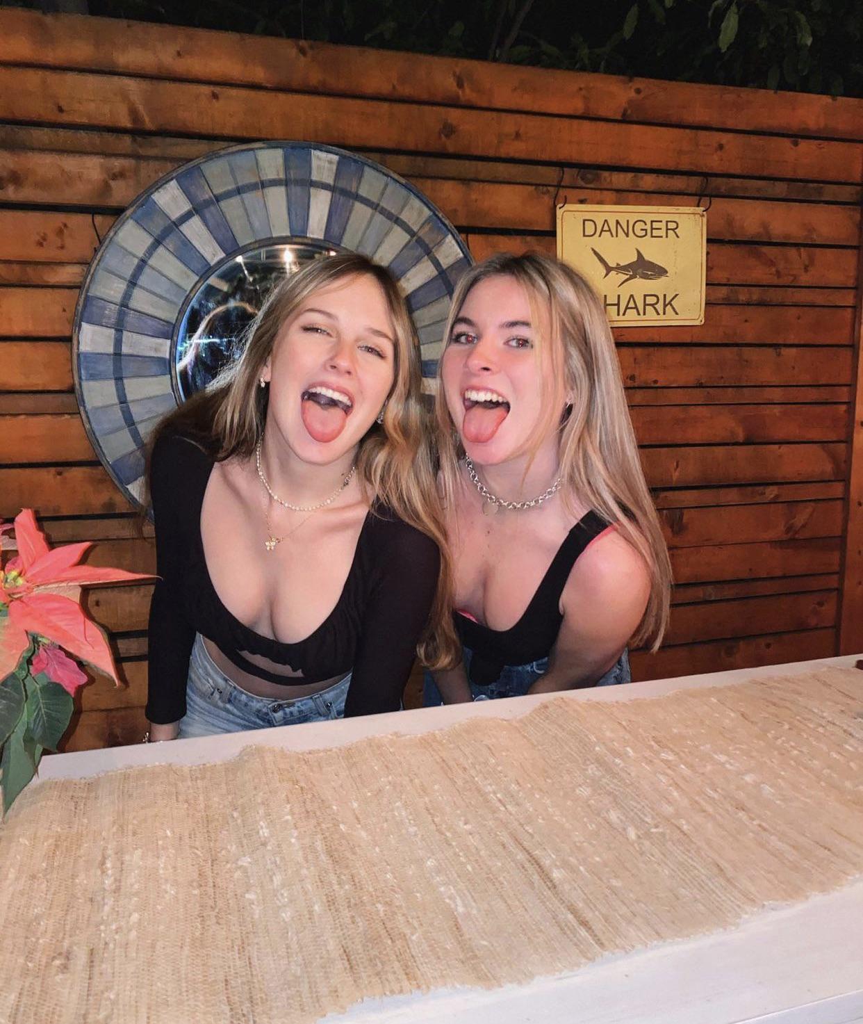 Whos getting your load [2] | Scrolller