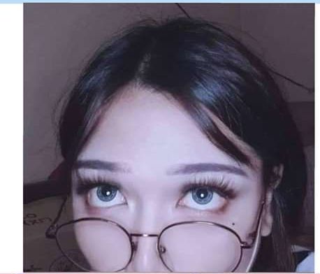 Who's she please help me | Scrolller