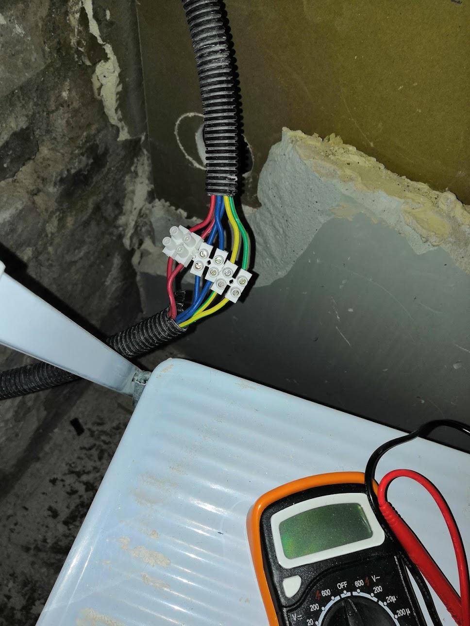 Why do I have 2 sets of wires ? noob question | Scrolller