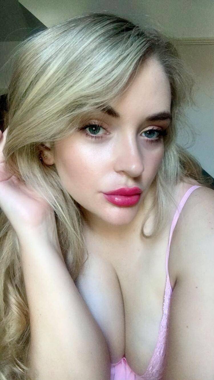 Why hello there 😘 | Scrolller