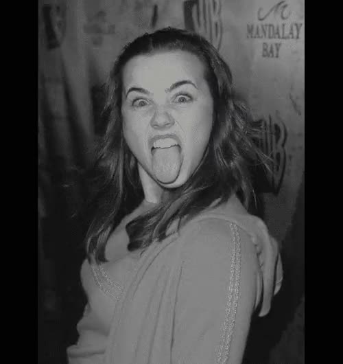 Wicked Linda Cardellini | Scrolller