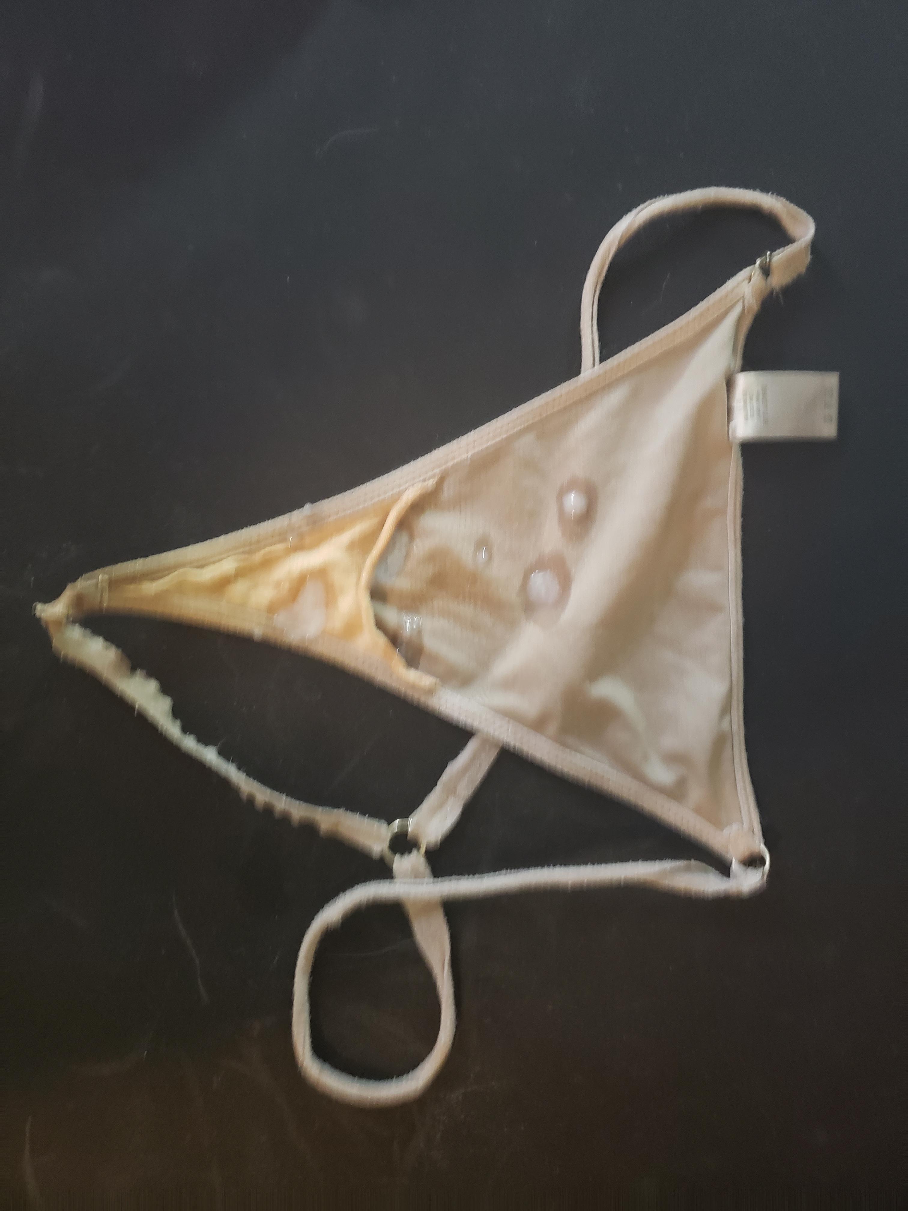 Wifes classic V string | Scrolller