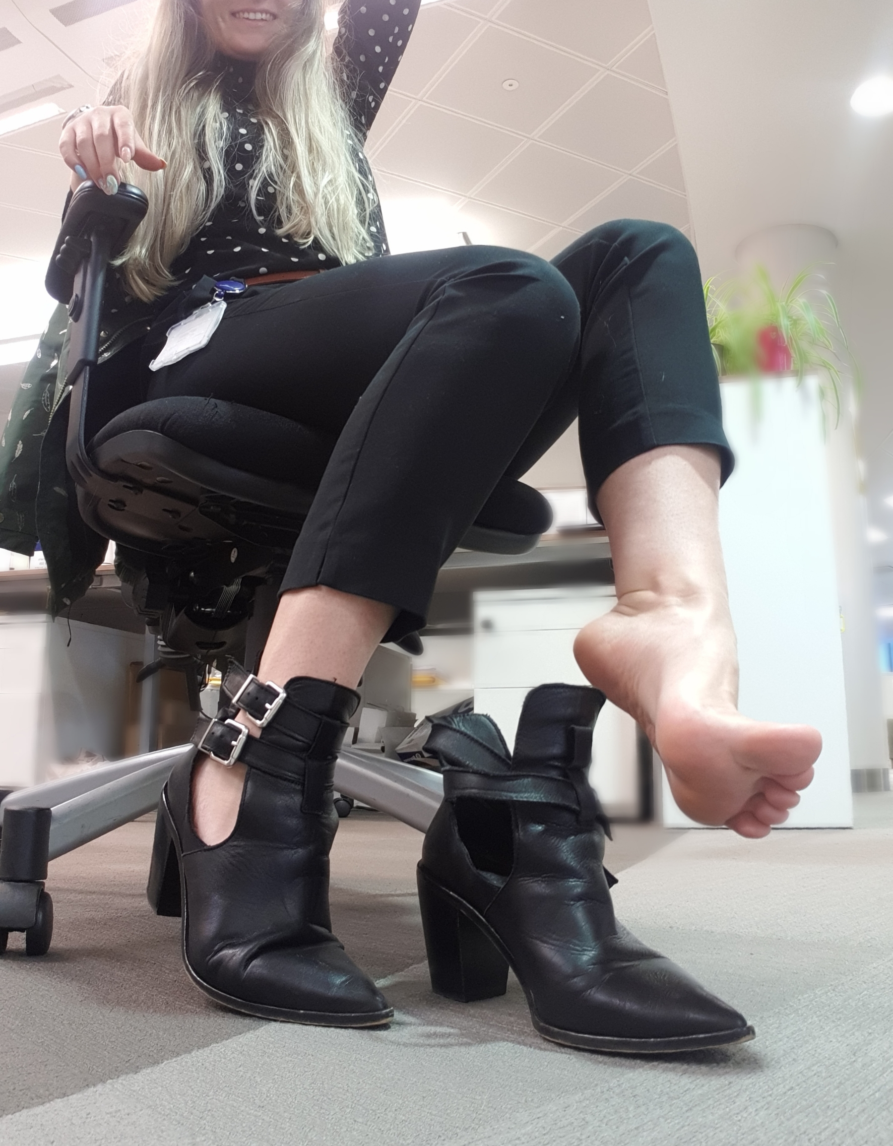 Will you stick your nose in that boot ?😘 | Scrolller