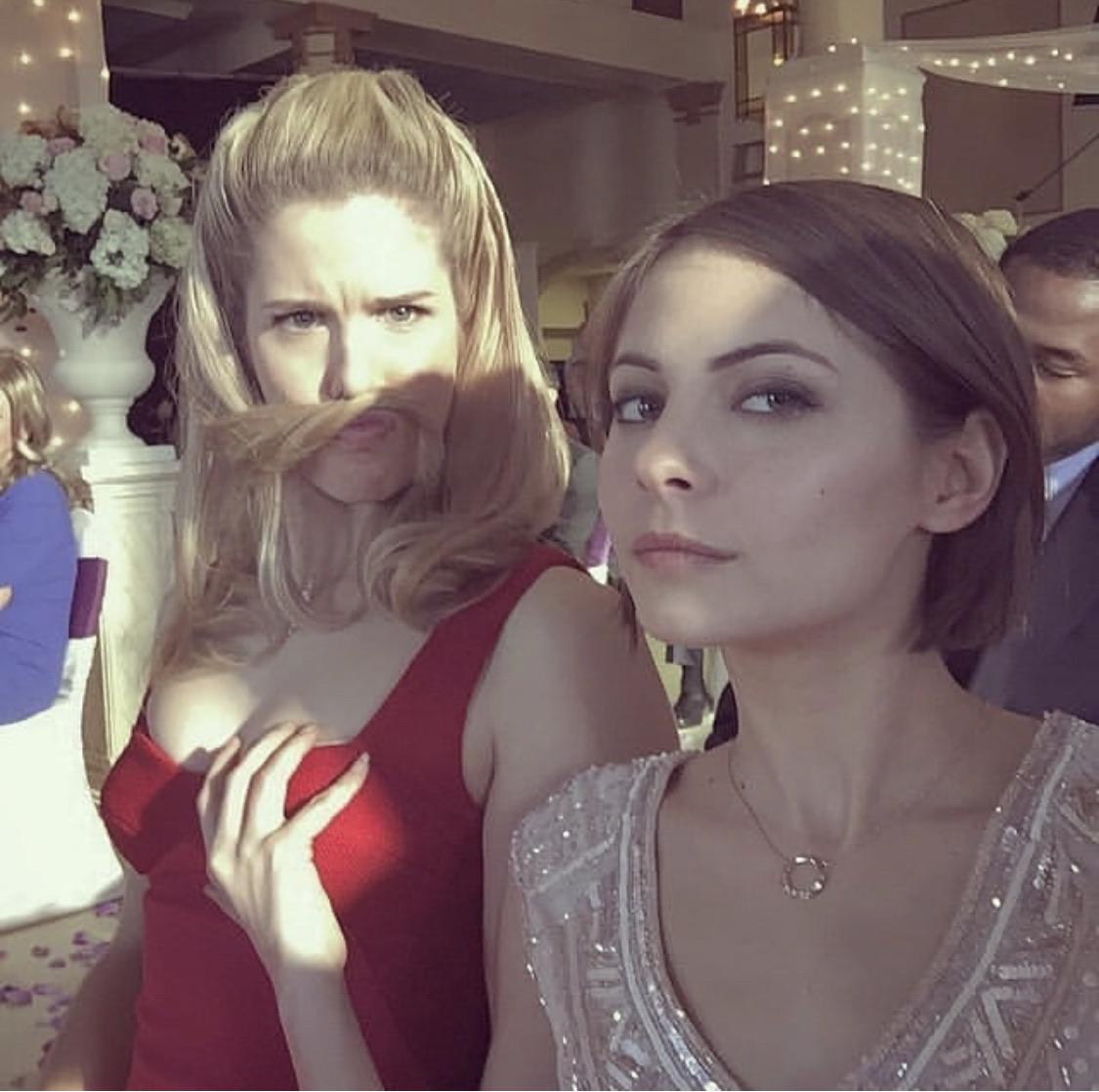 Willa grabbing a handful | Scrolller