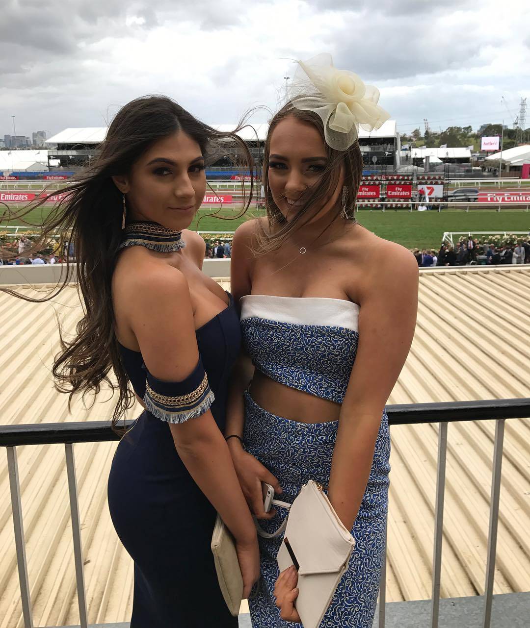 Windy day at the races | Scrolller