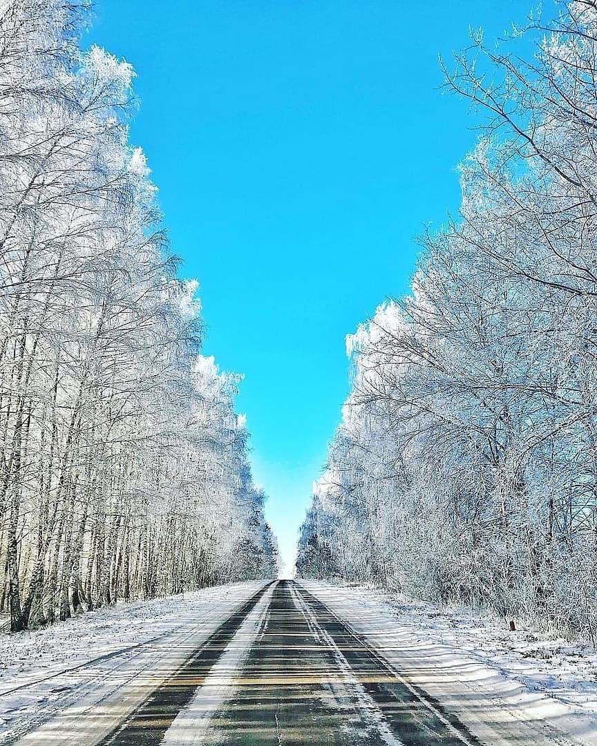 Winter road | Scrolller