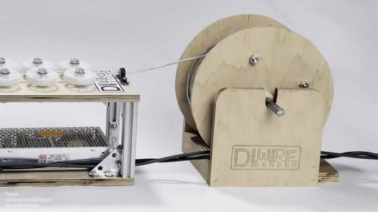 Wire bending in 2D and 3D | Scrolller