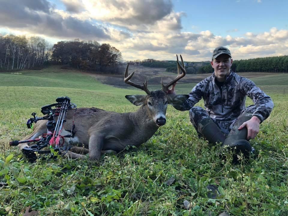 Wisconsin Buck Down! | Scrolller