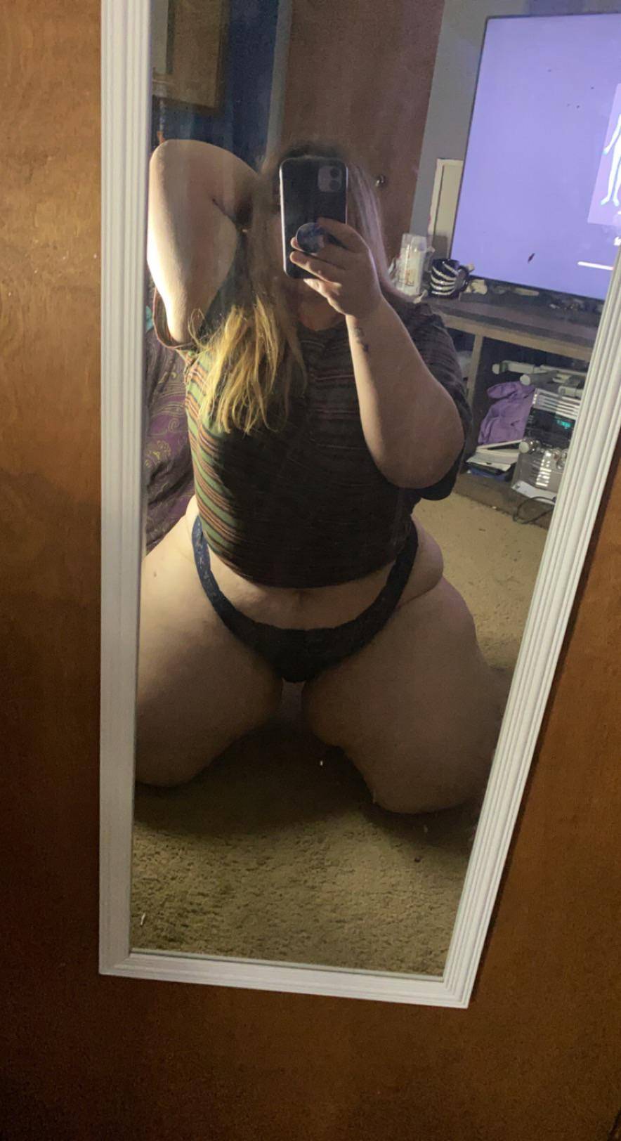 Wish I had a head between my thighs 💕 | Scrolller