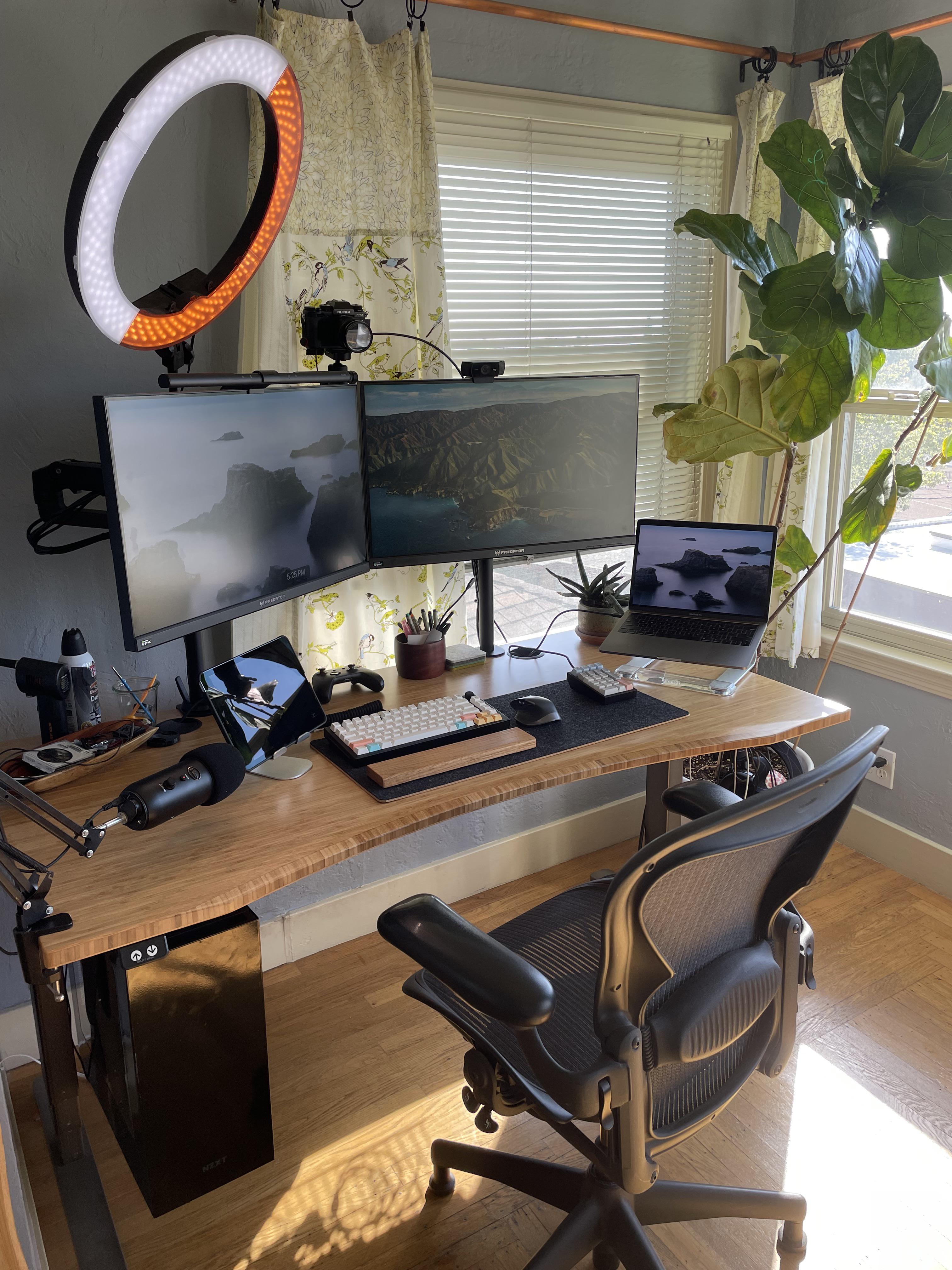 Work & Play setup | Scrolller