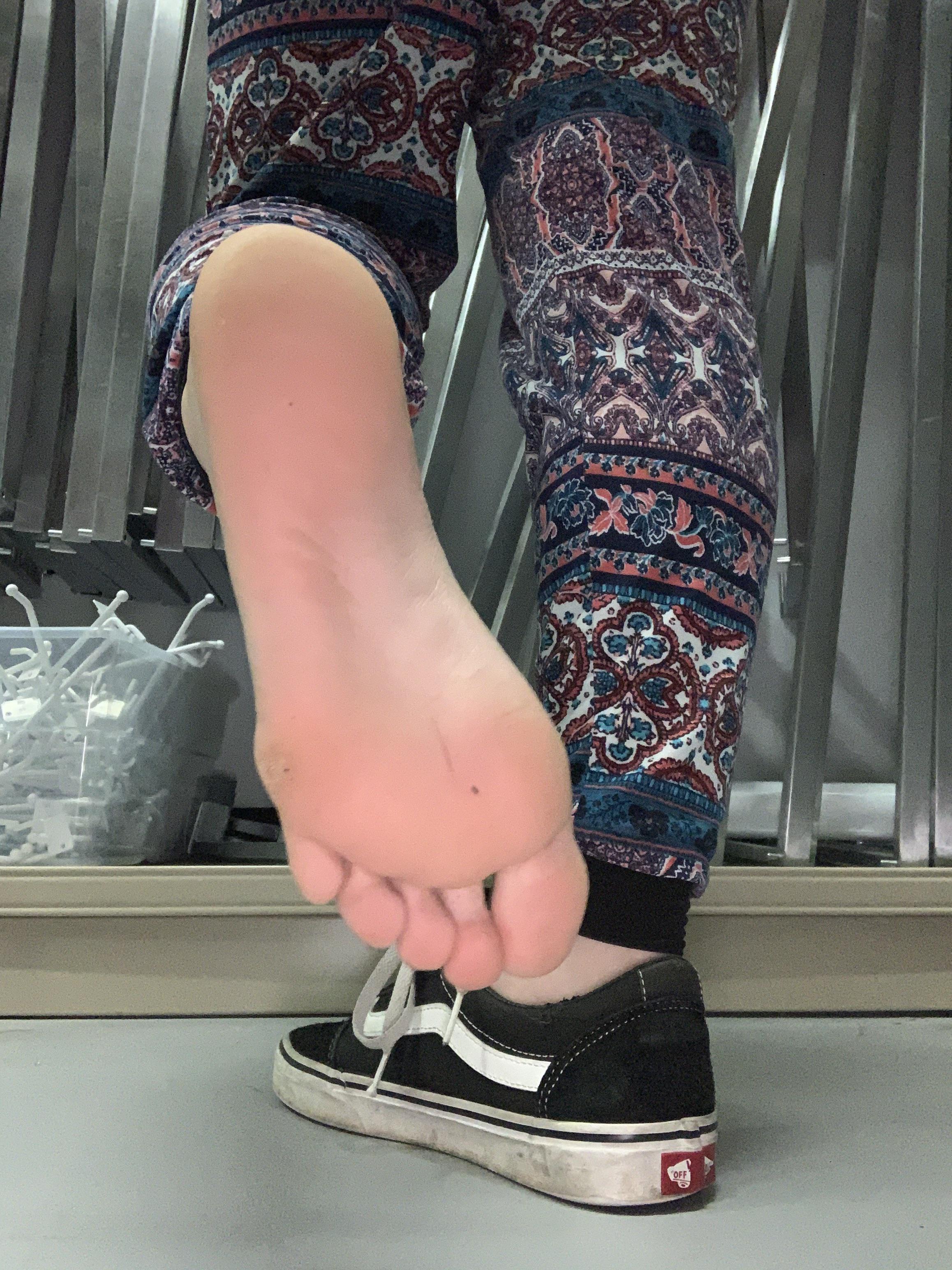 work foot selfie for you naughty boys. | Scrolller