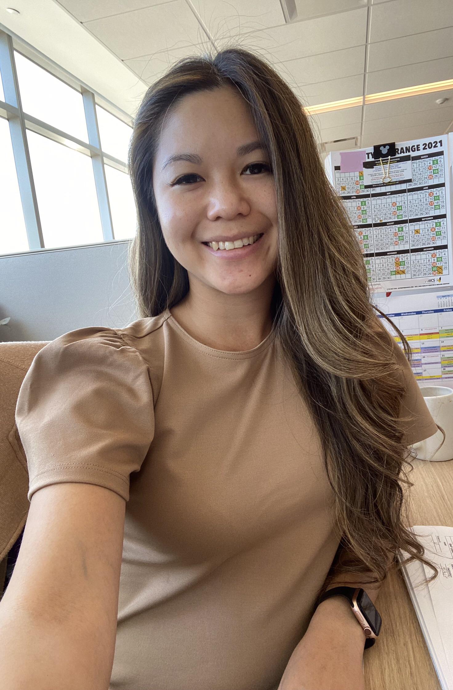 Work selfie, trying to be professionally cute! (F32) | Scrolller