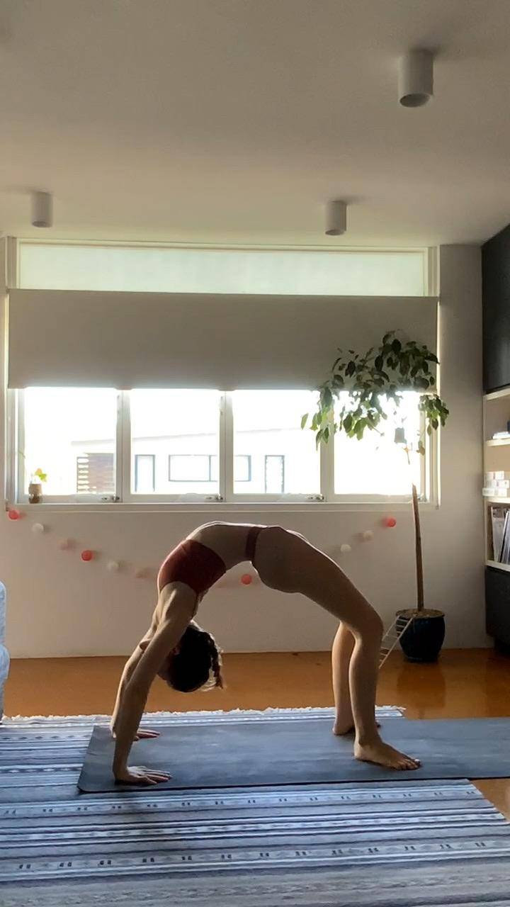 Workin on that flexibility 😜 | Scrolller