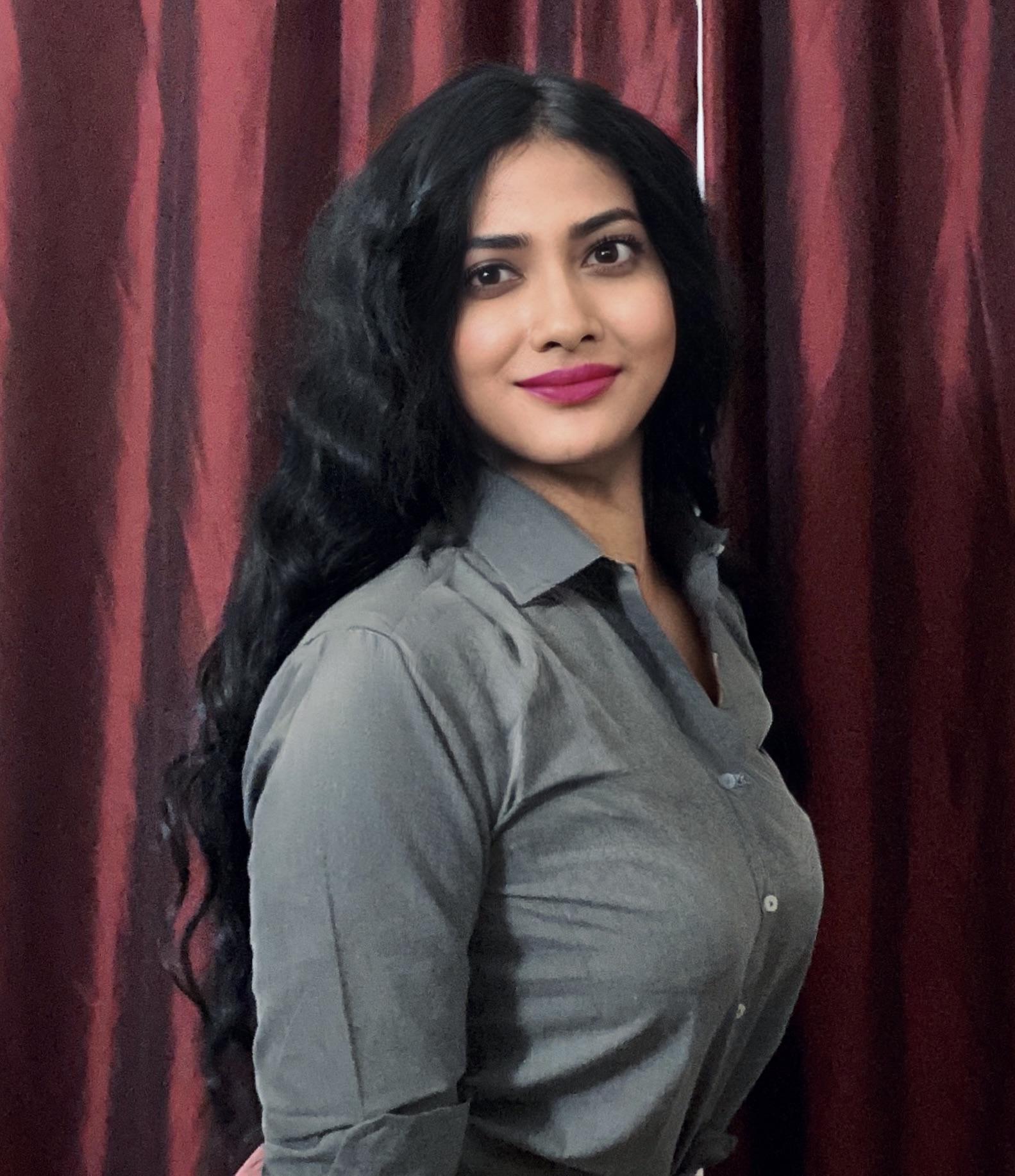 Working mode on! 👩🏻‍💻 | Scrolller