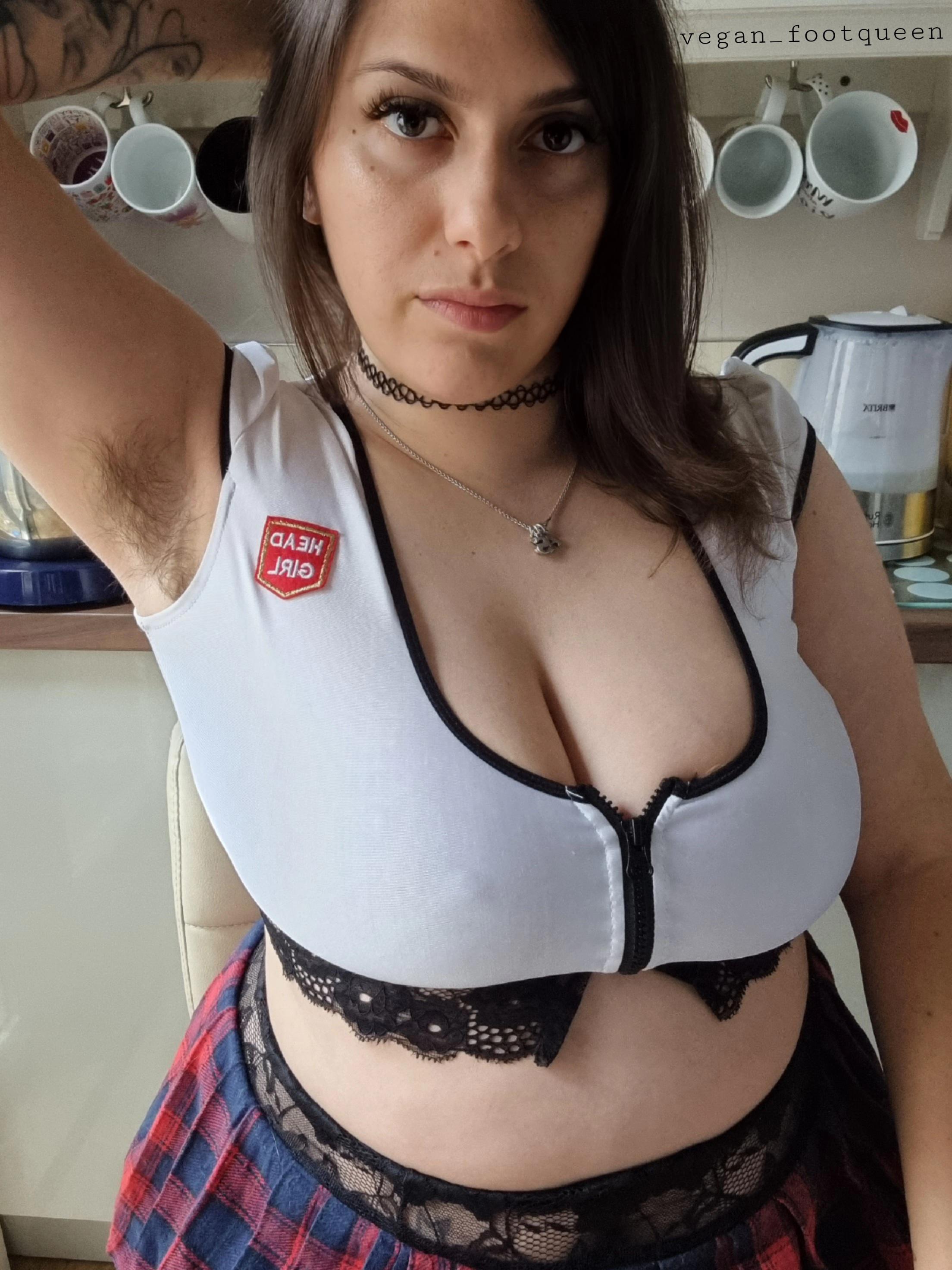 Worship my hairy armpits ☺ | Scrolller