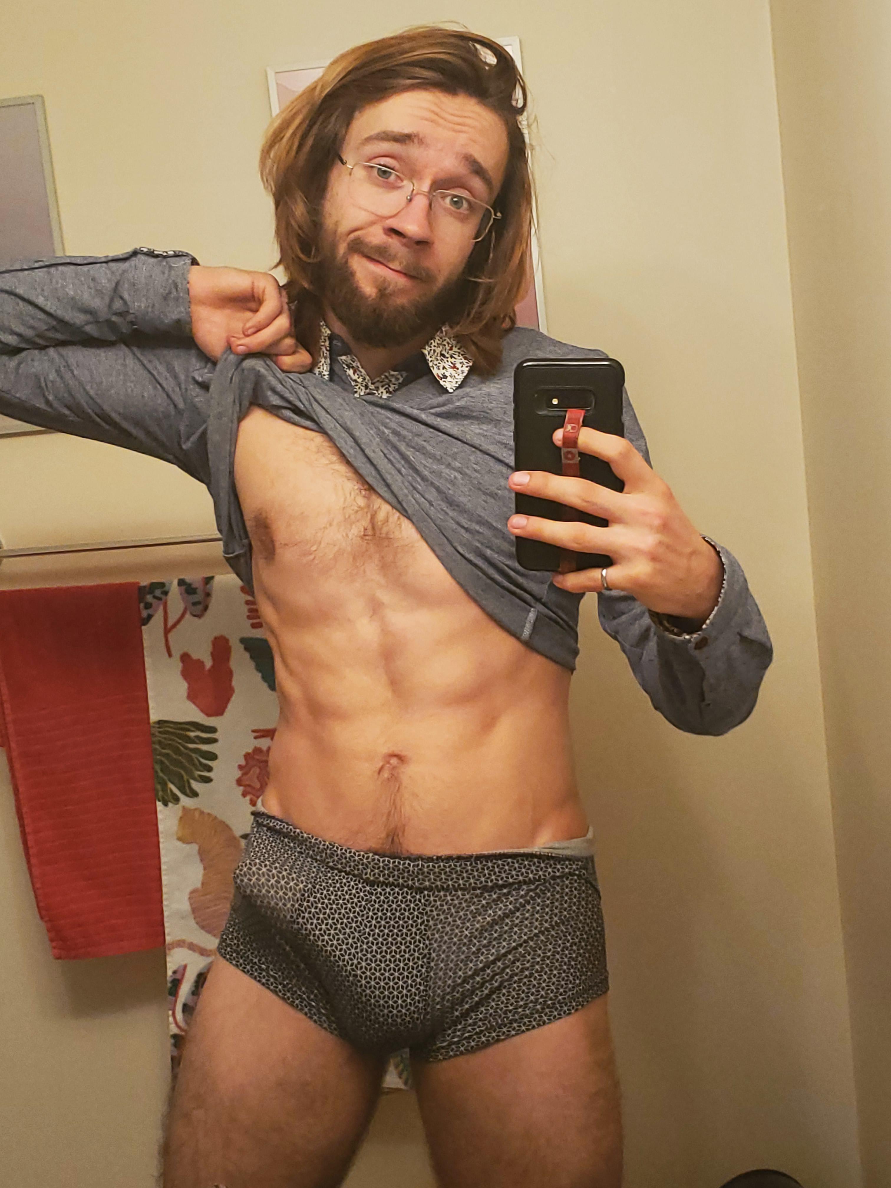 Would I catch your attention? | Scrolller