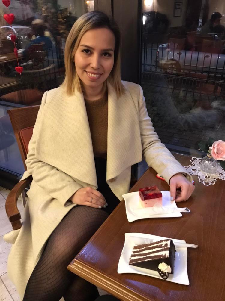 Would you bang my wife? If yes leave the upvote | Scrolller