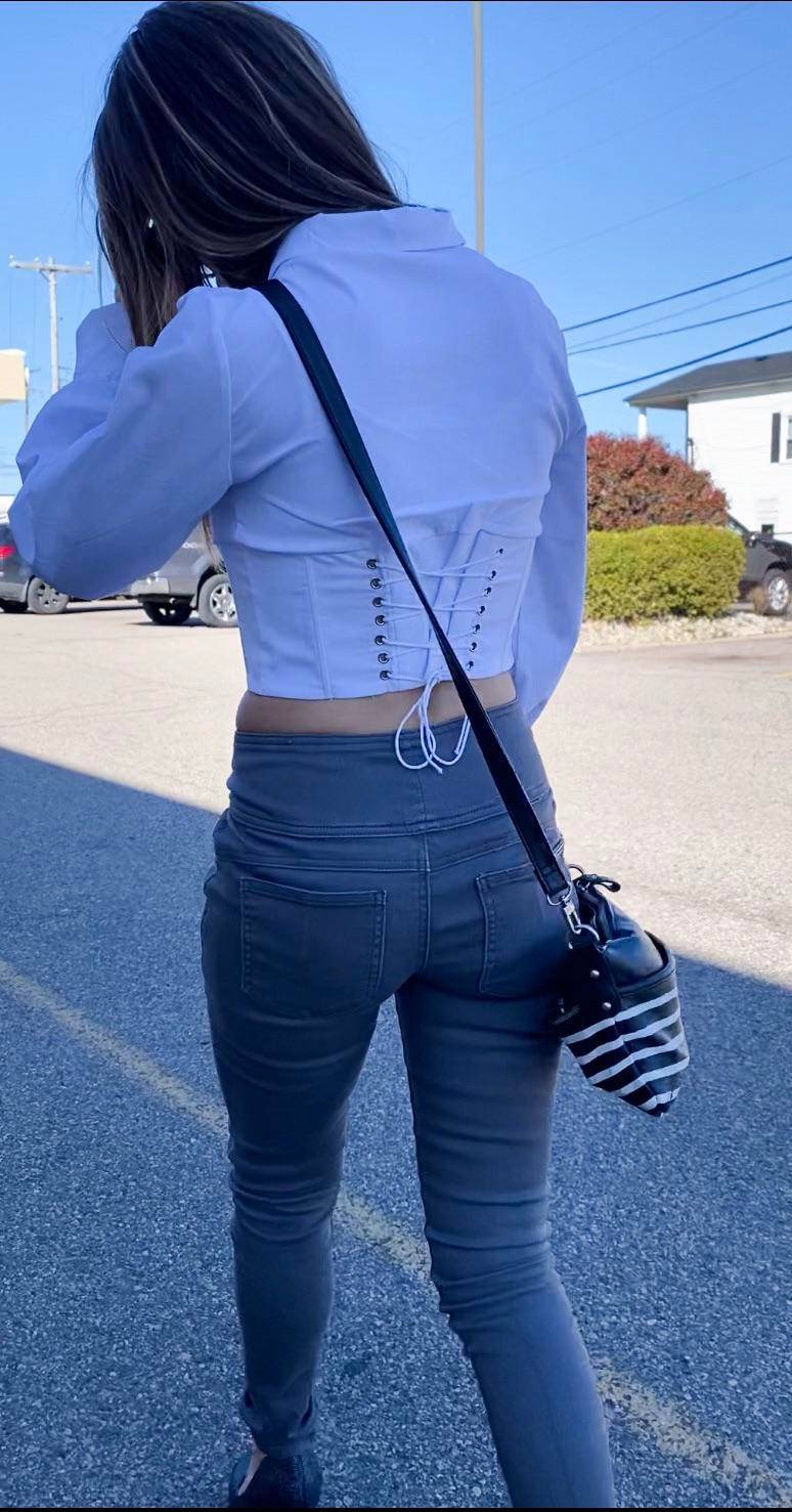 Would you have noticed me in clothes when I walked through outback? | Scrolller