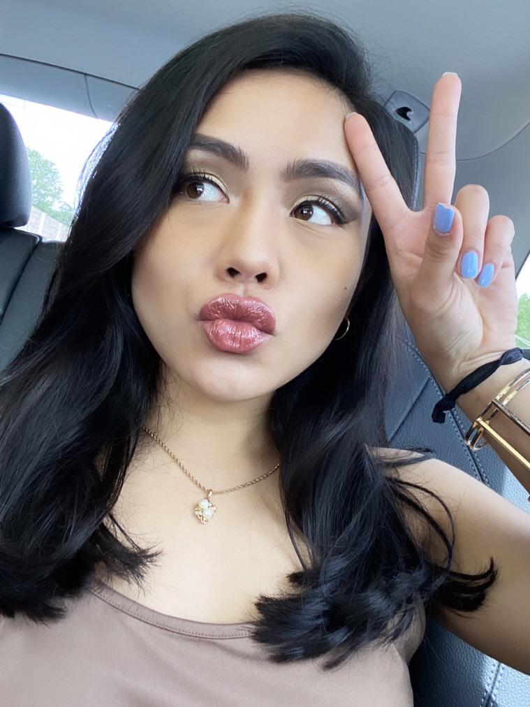 Would you kiss me on the lips or on my face? [F 24] | Scrolller