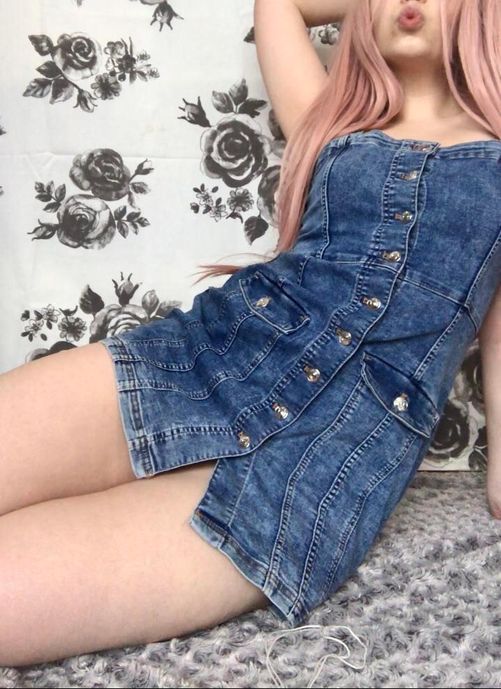 Would you unbutton my jean dress from top or bottom? (F19) | Scrolller