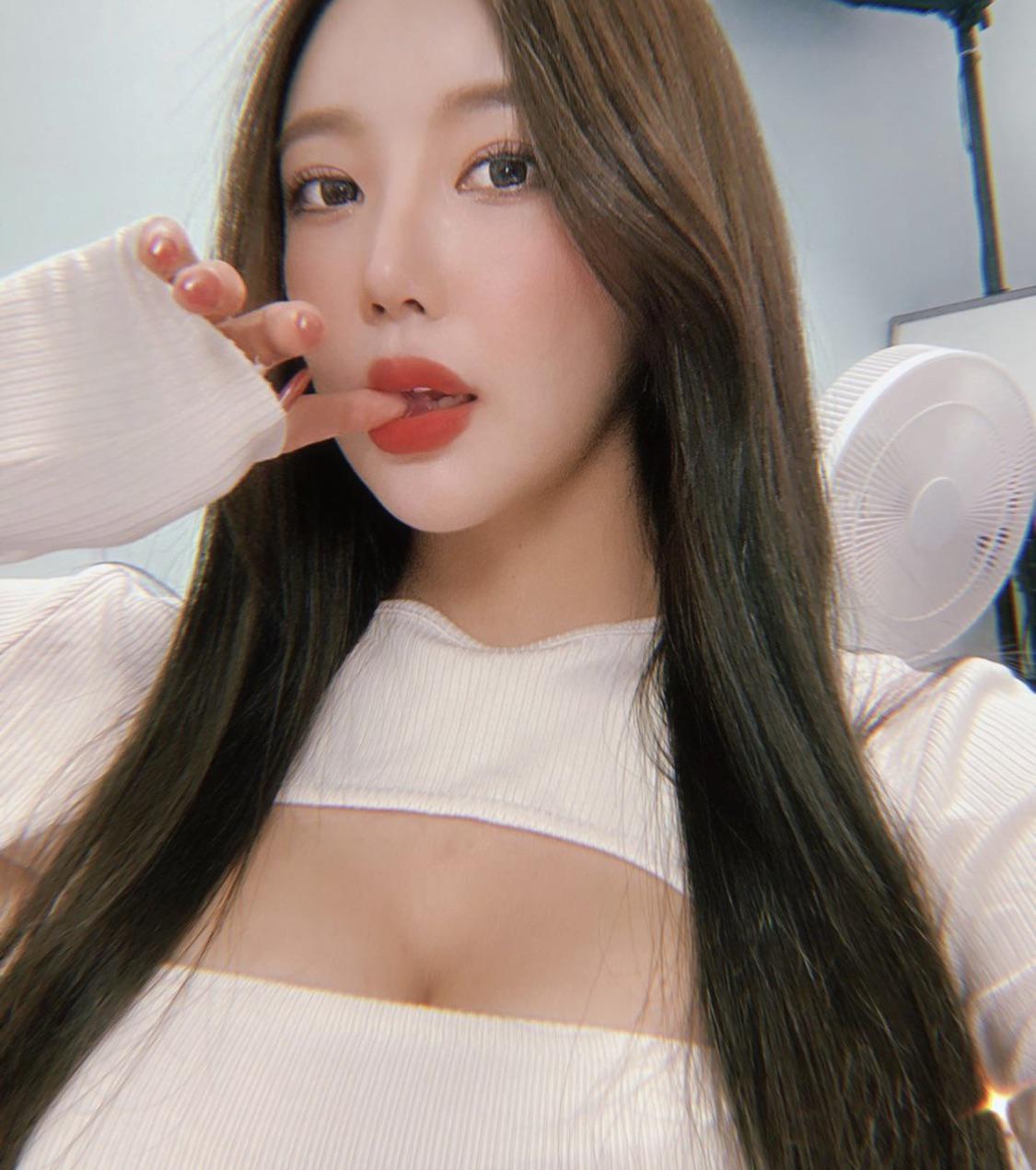 @xo_yeri | Scrolller