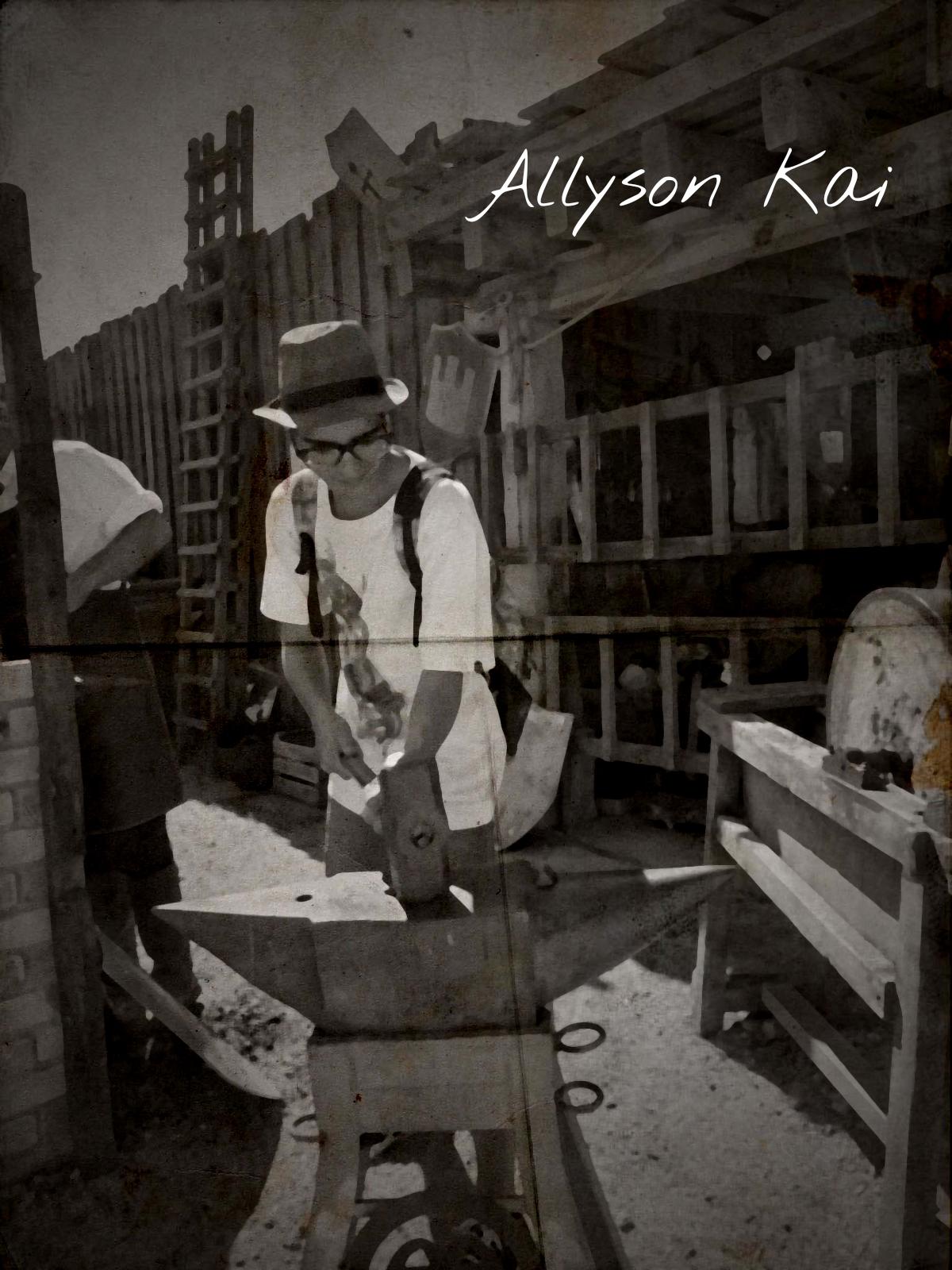 Ya girl here turning into a blacksmith, wish me luck opening my lesbian blacksmithing place 🤙🏽 ...