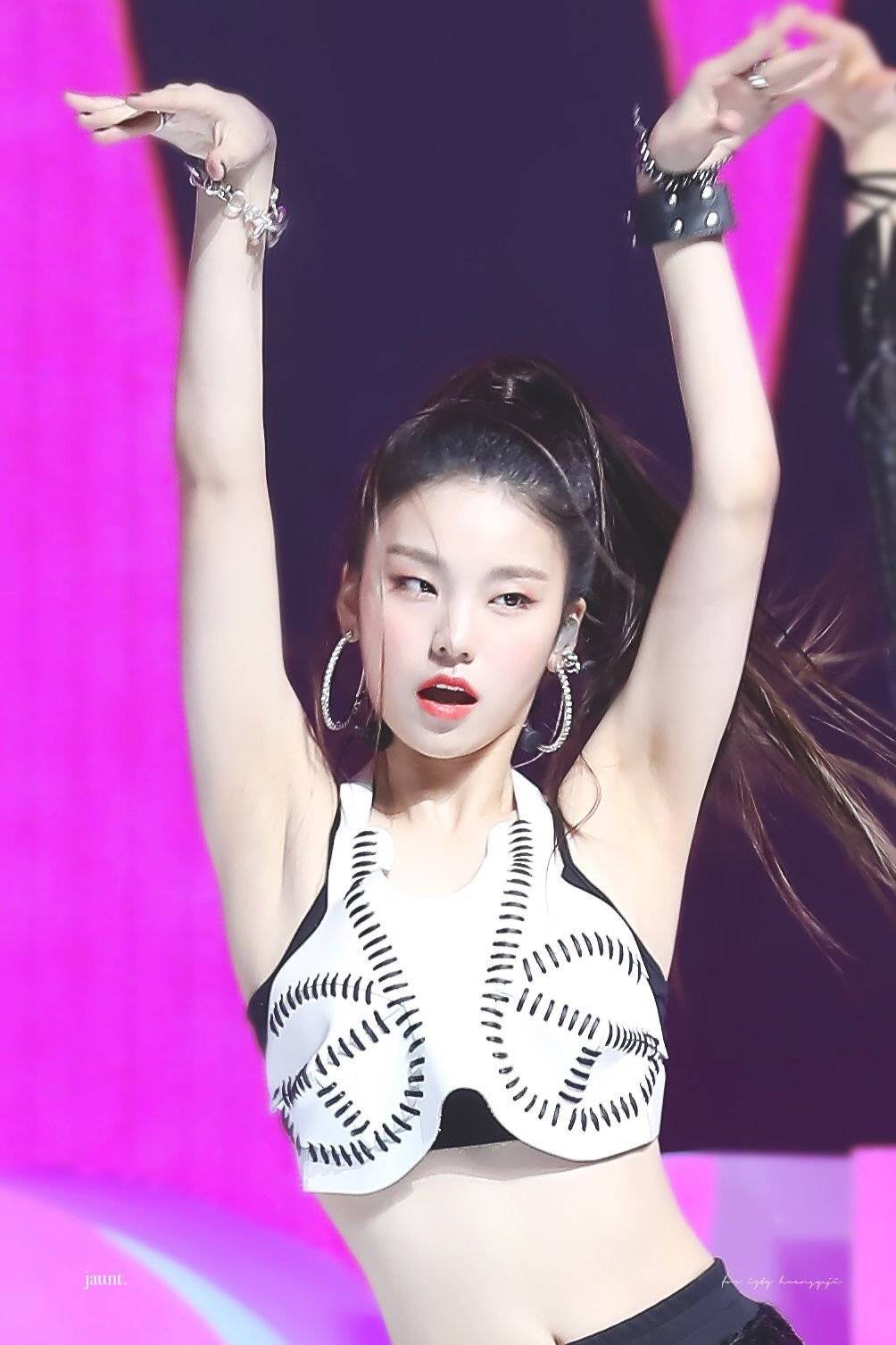 Yeji (ITZY) | Scrolller